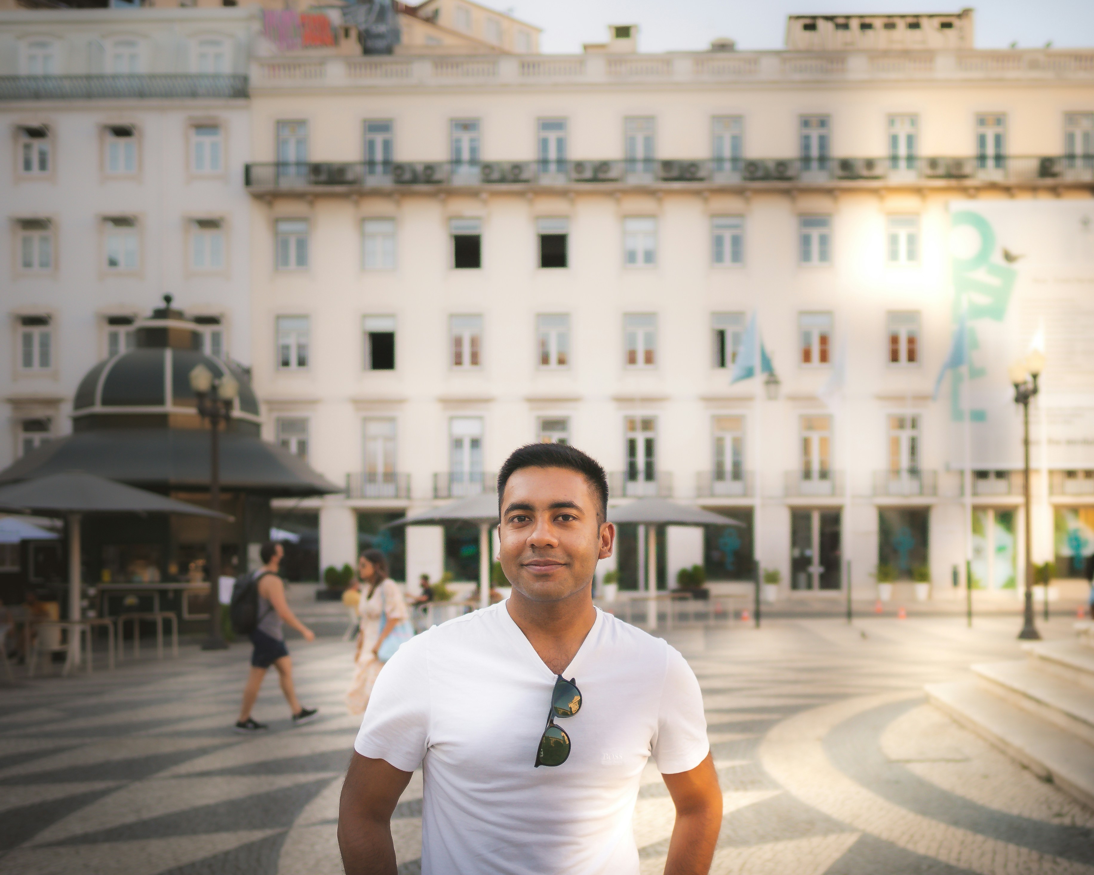 Urban Light: A Confident Moment in the Plaza