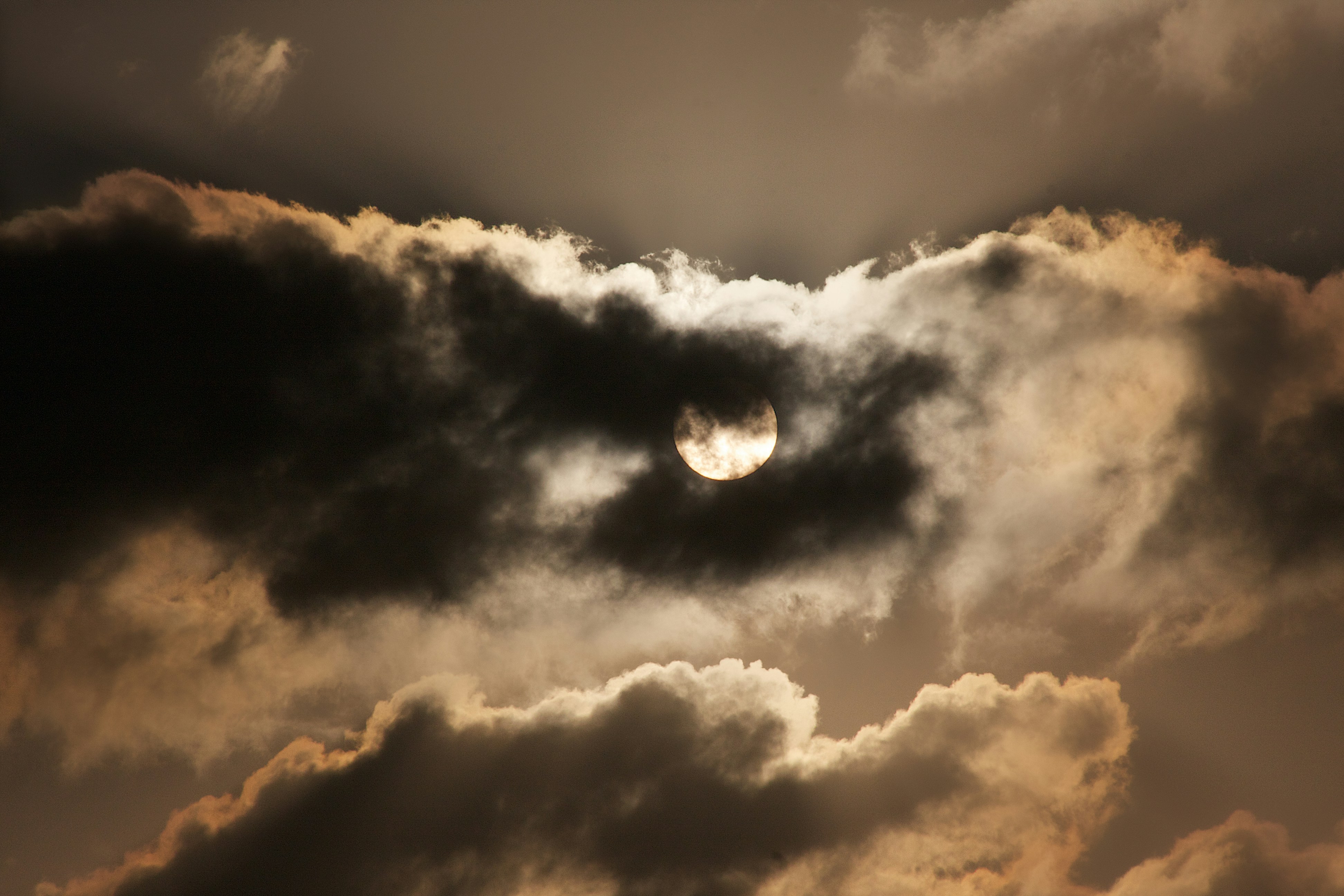 Full moon covered by clouds photo – Free Nature Image on Unsplash
