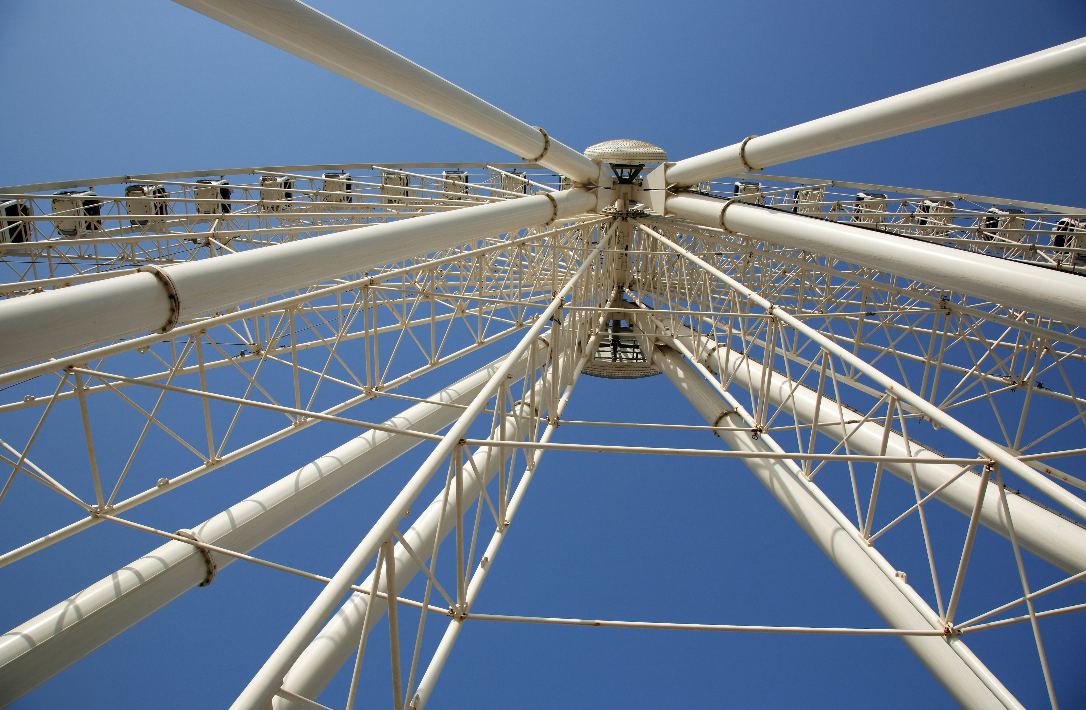 Center of Spin: A Skyward View into the Ferris Wheel's Core