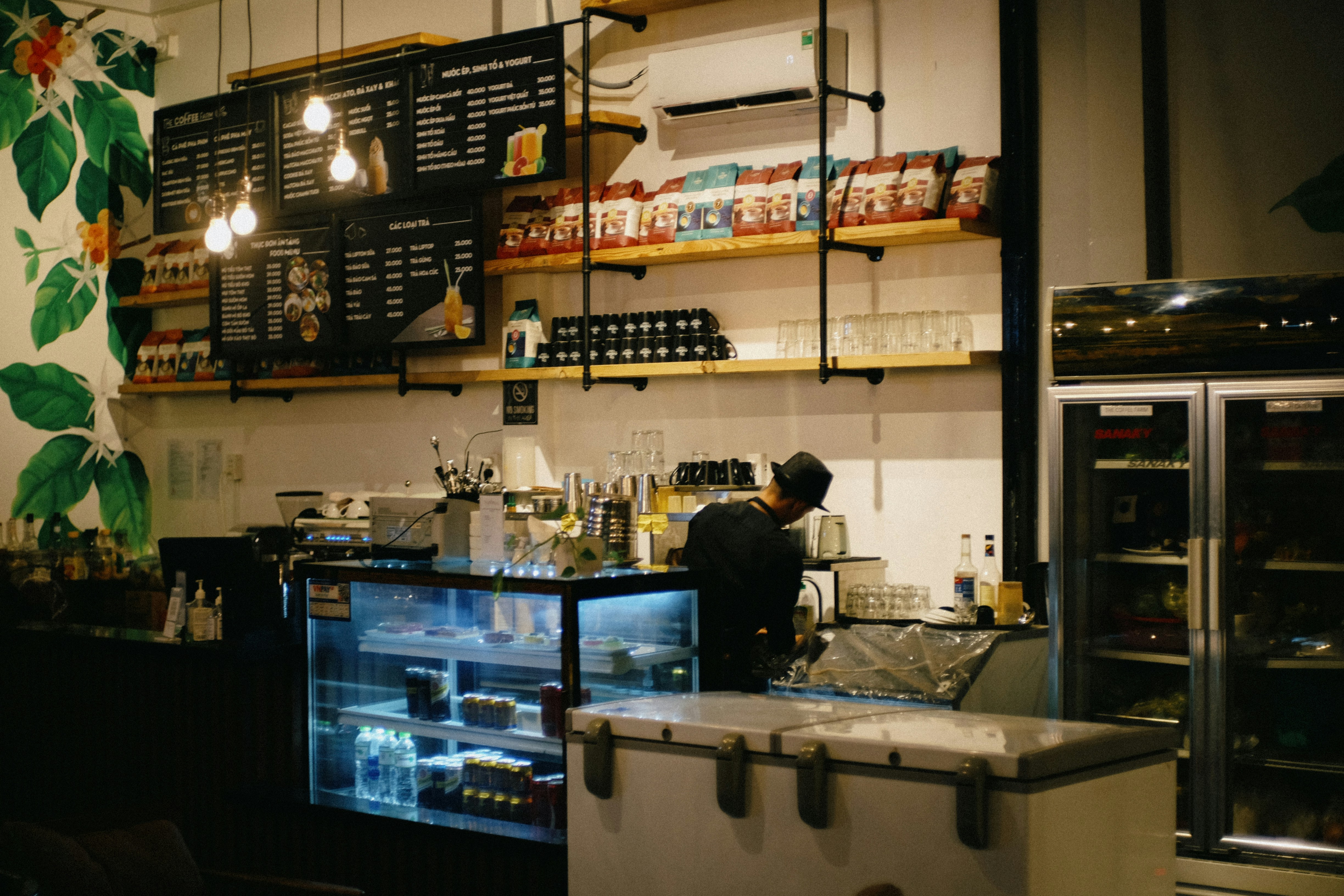 Coffee Store Pictures | Download Free Images on Unsplash