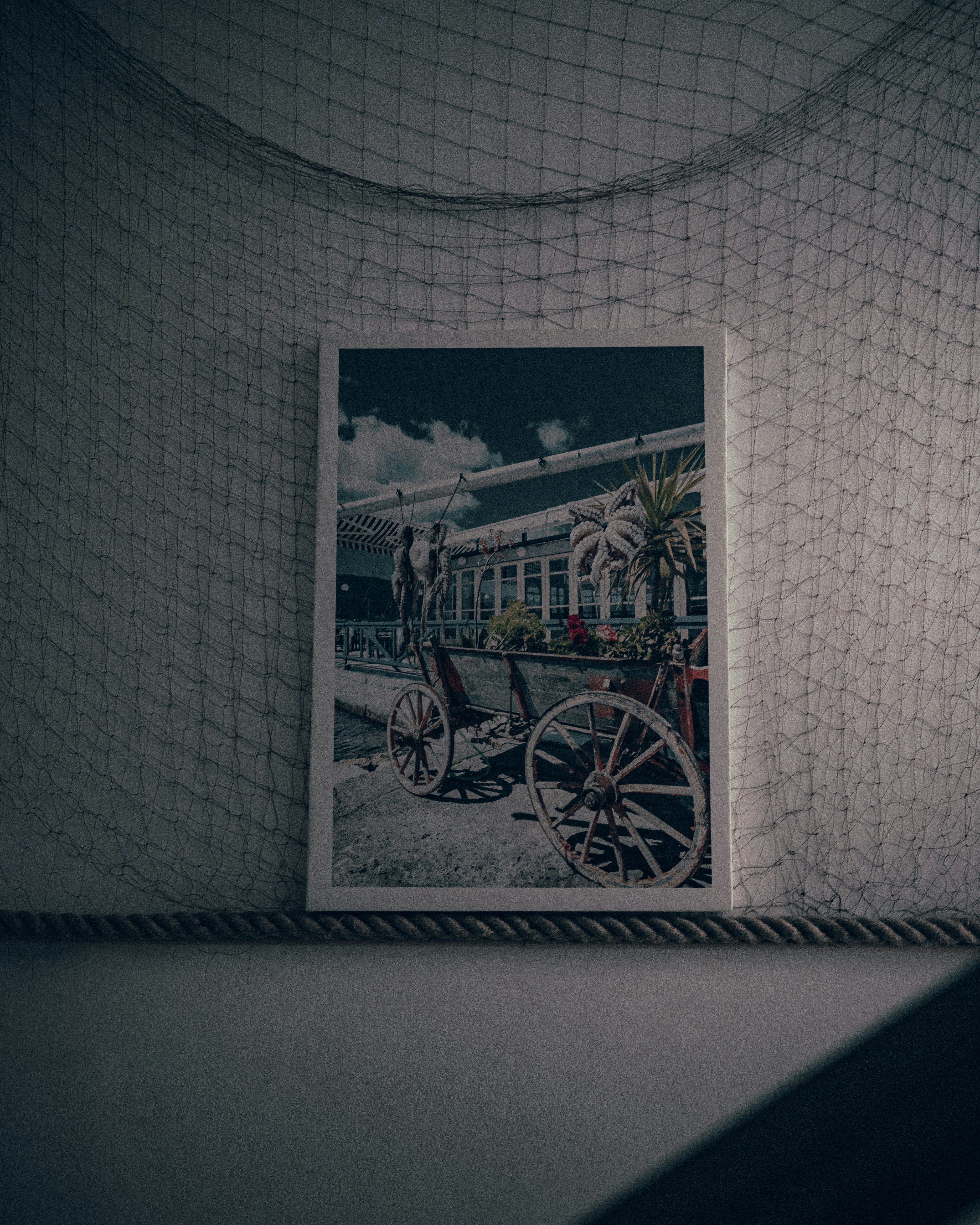Wagon Wheel Portrait: A Nostalgic Scene Within a Gallery Room