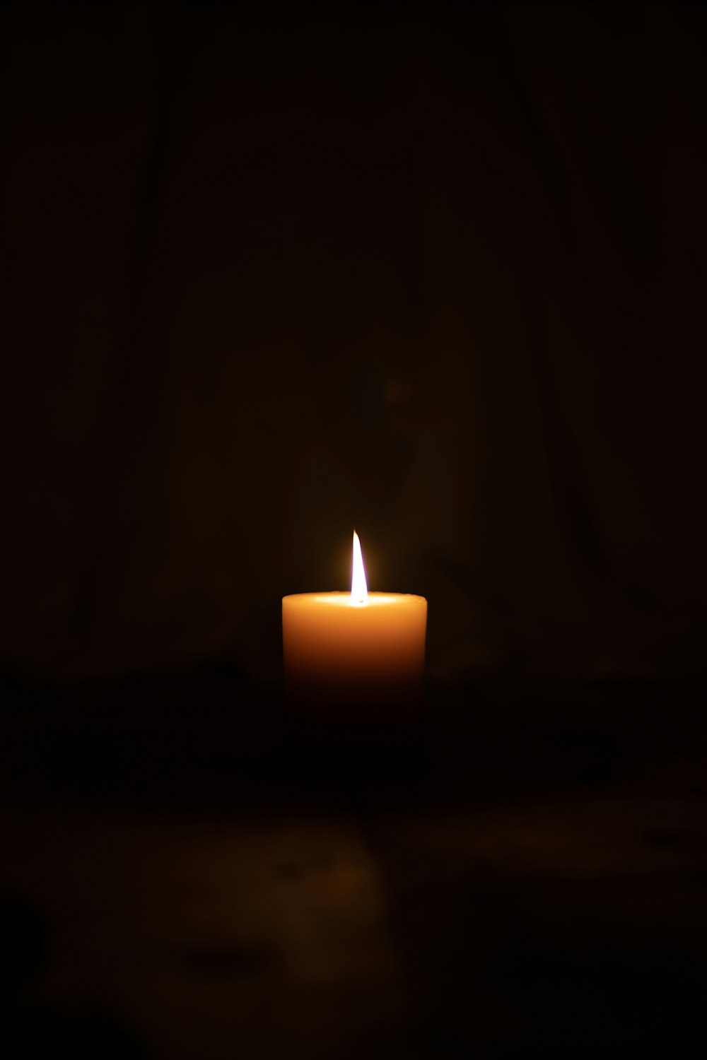 Bougie allumée dans une chambre noire photo – Photo Noël Gratuite sur ... Bougie allumée dans une chambre noire photo – Photo Noël Gratuite sur ...