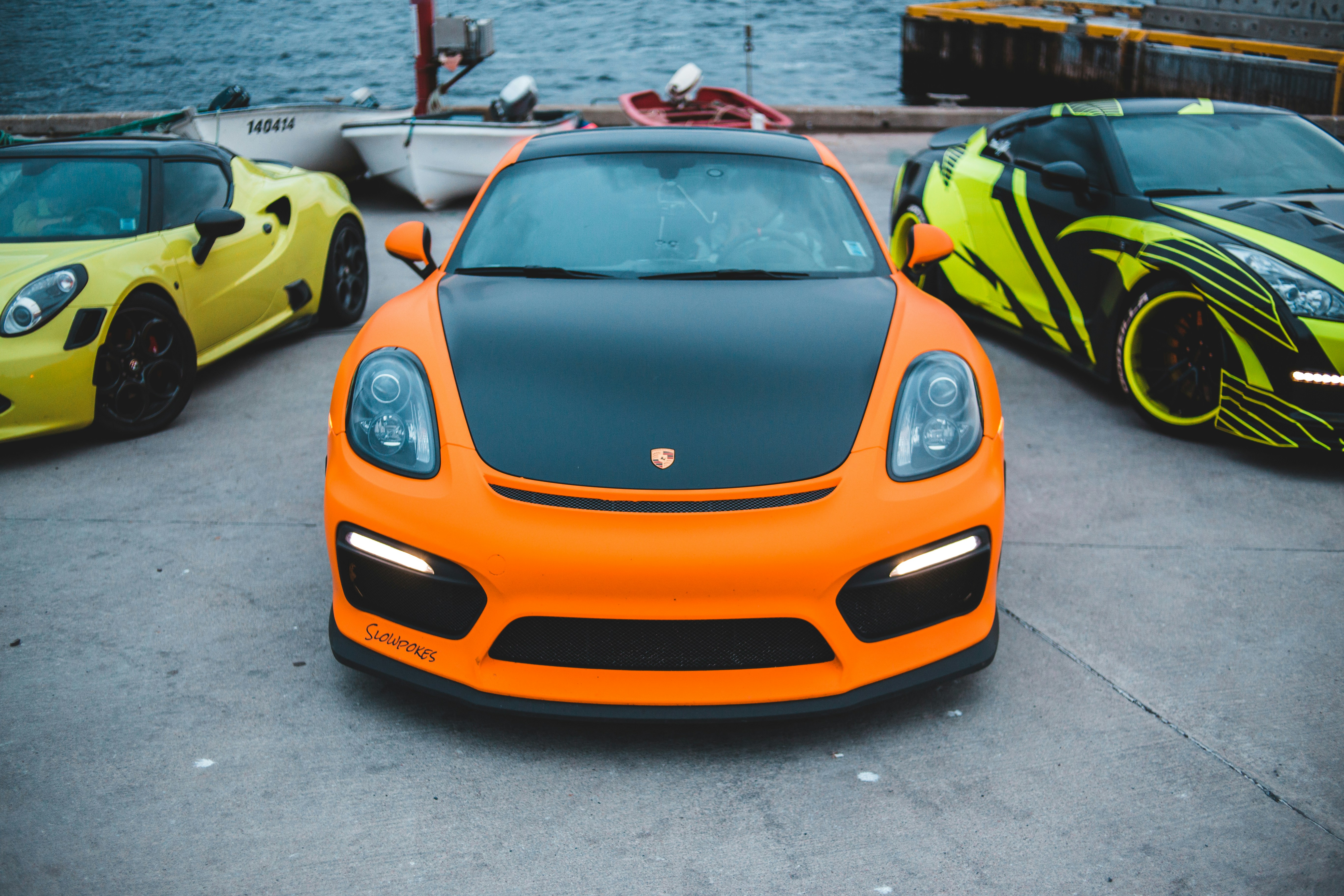 Foto Coche Ferrari naranja en carretera durante el día – Imagen Naranja ...