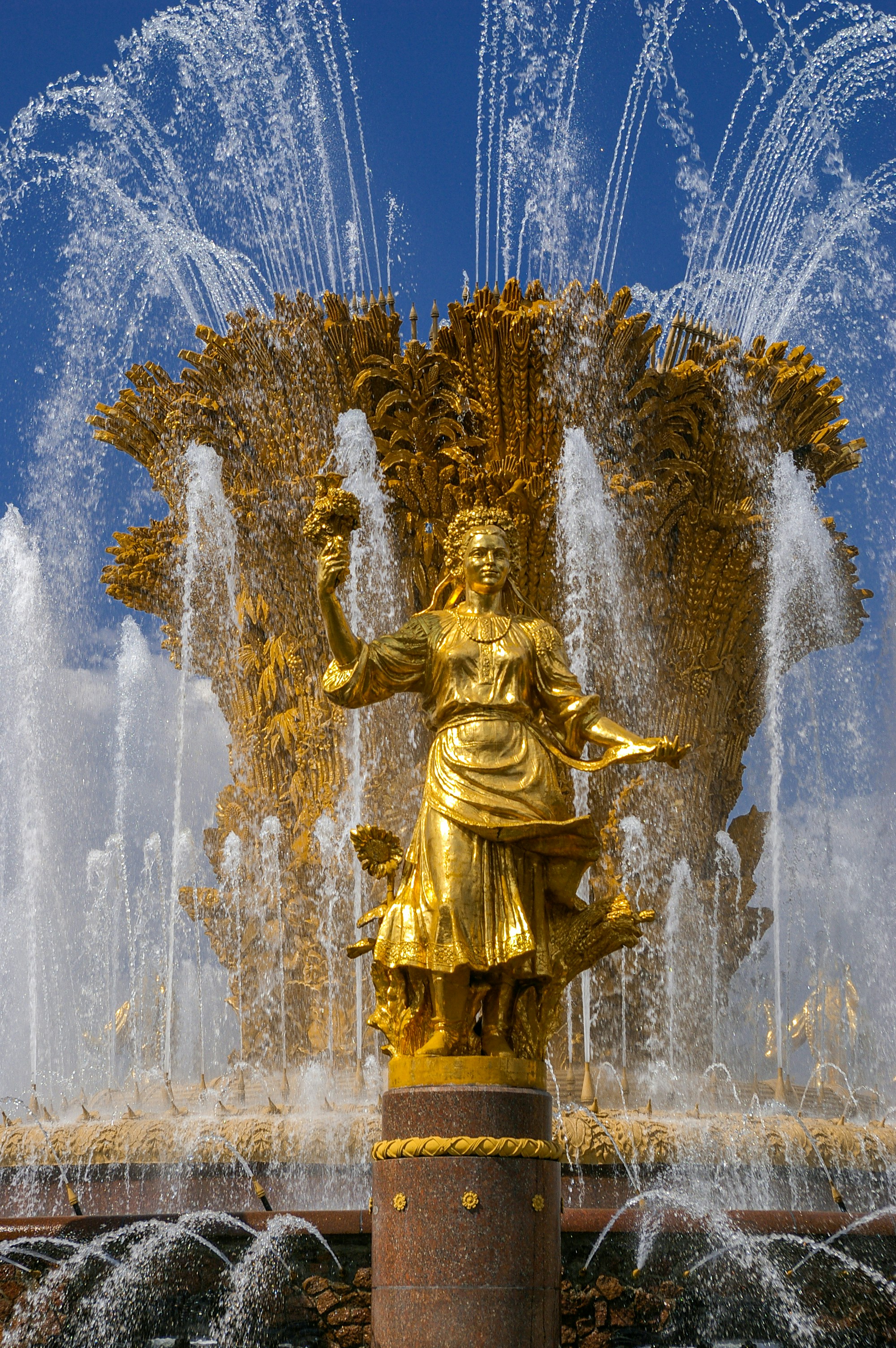 Gold statue of man with water fountain in the middle photo – Free ...