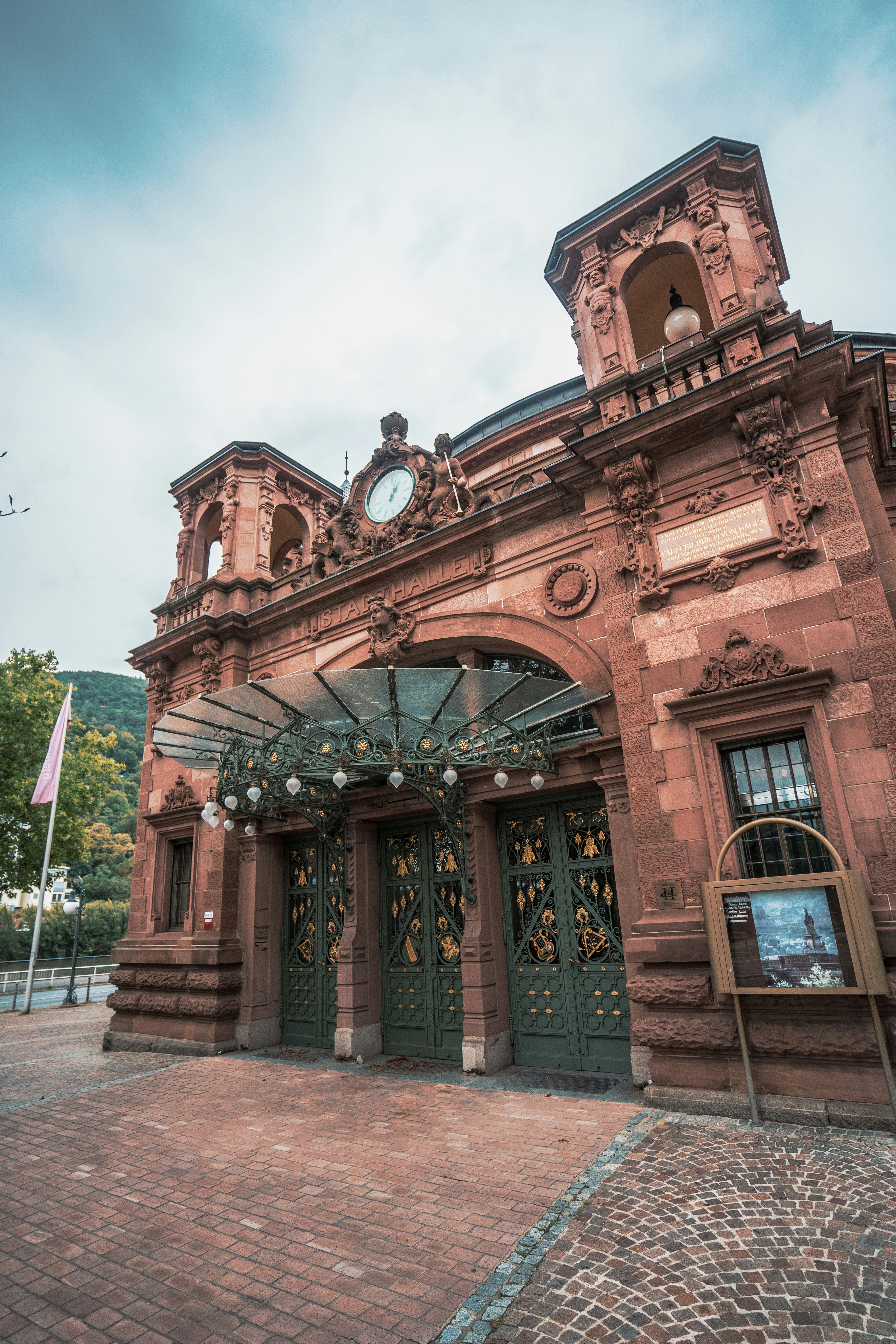 Arched Fortitude: A Red Stone Facade Beneath a Skiescape