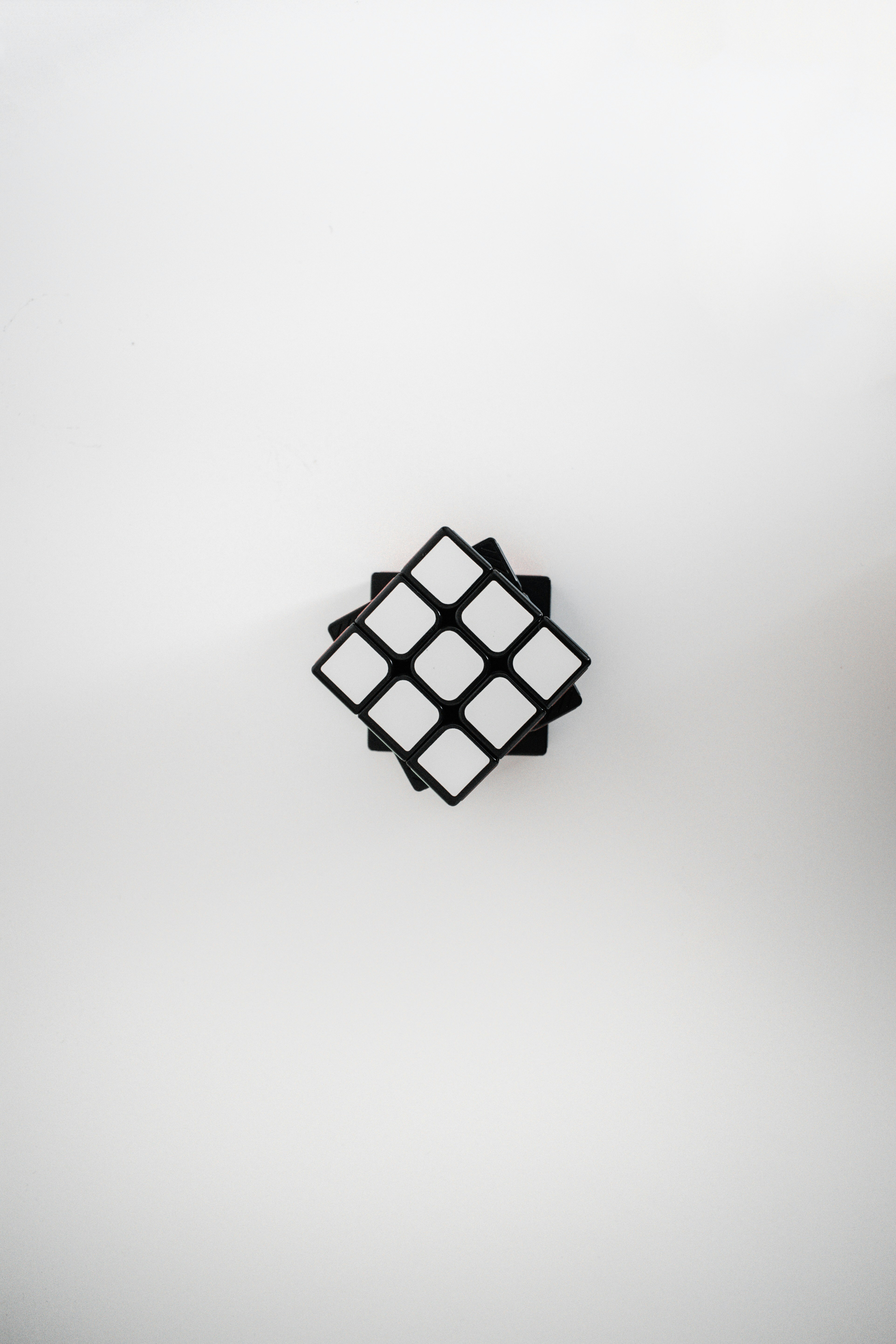 Geometric Puzzle in Minimalist FocusKlim Musalimov