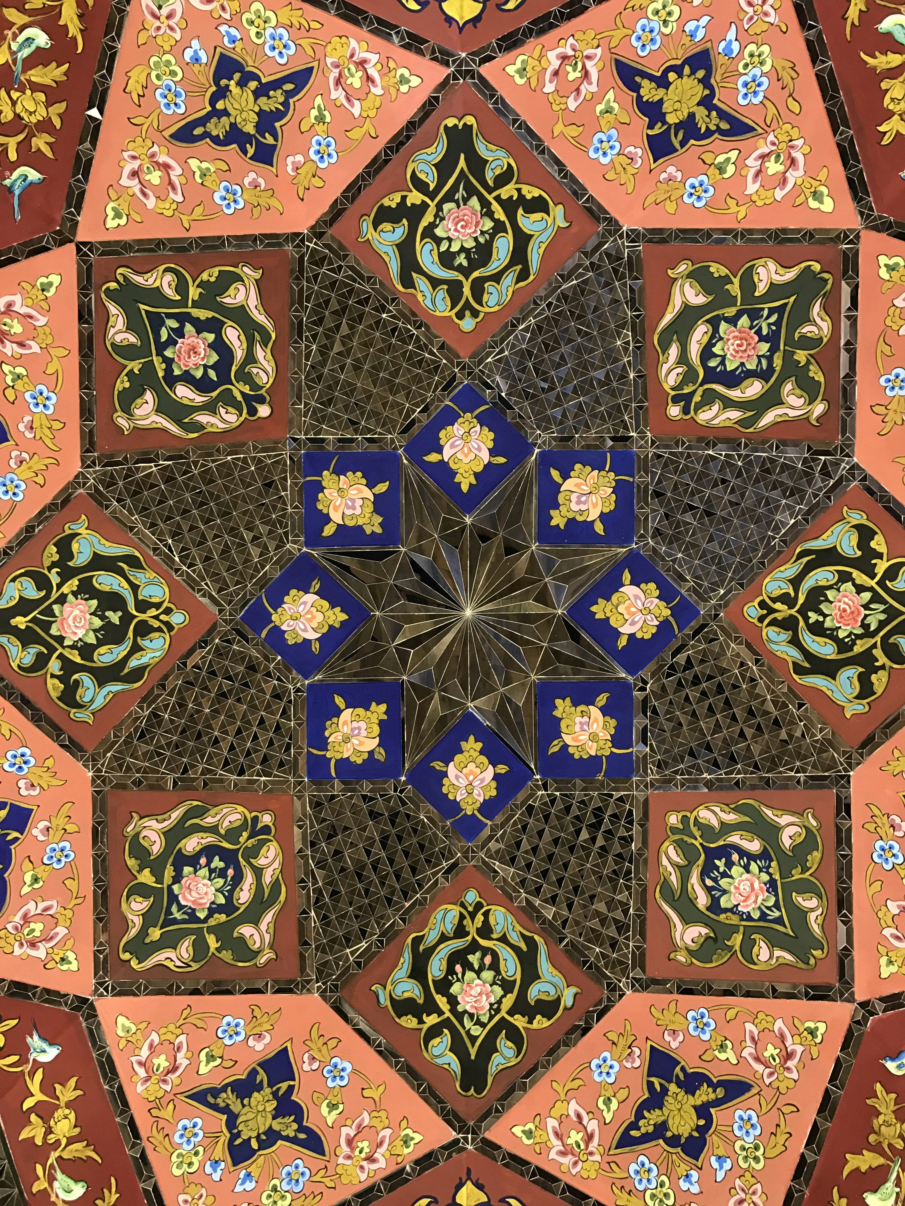 Foto Tekstil bunga merah, kuning dan biru – Gambar Seni Gratis di Unsplash