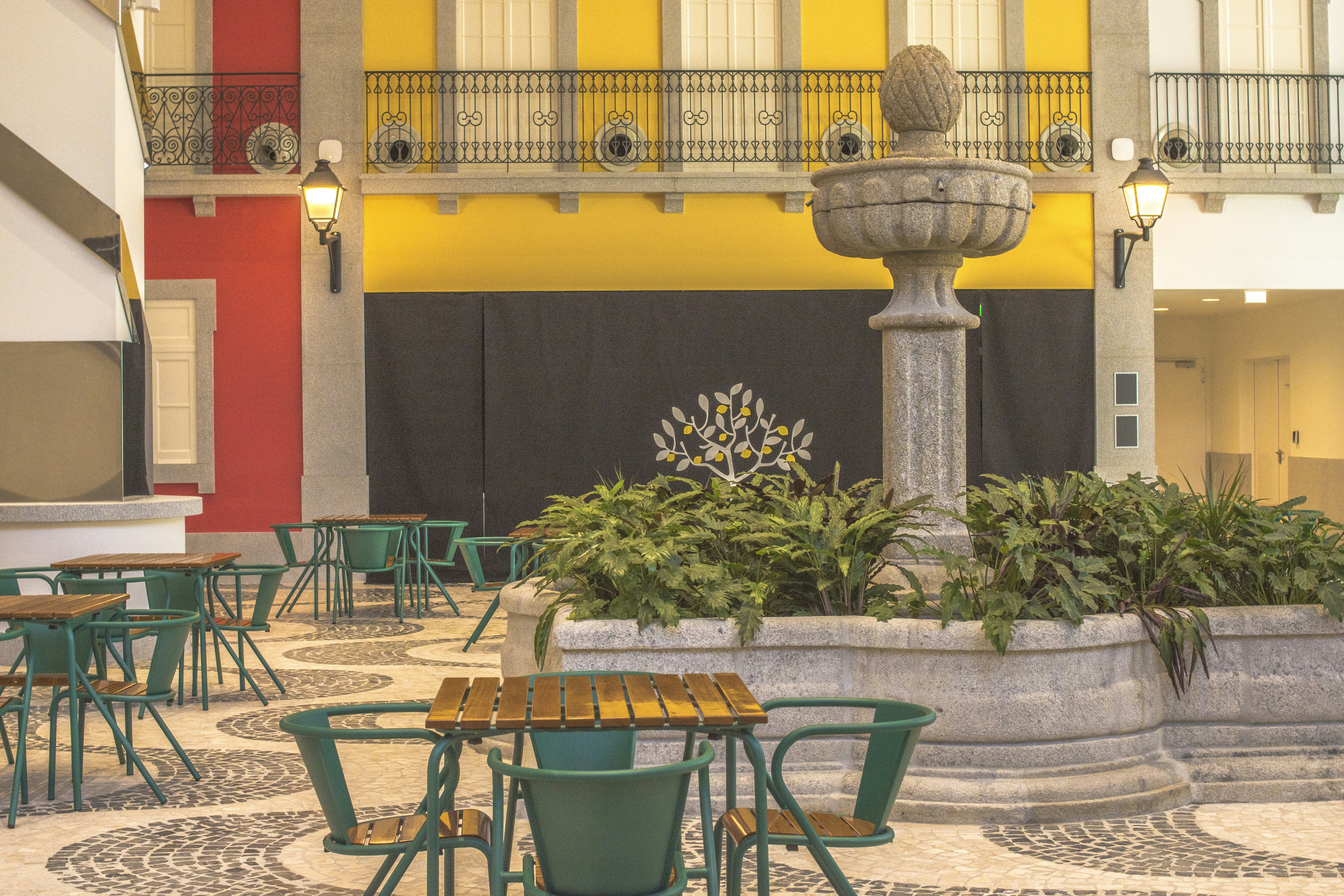Plaza interior de WOW, en Oporto.