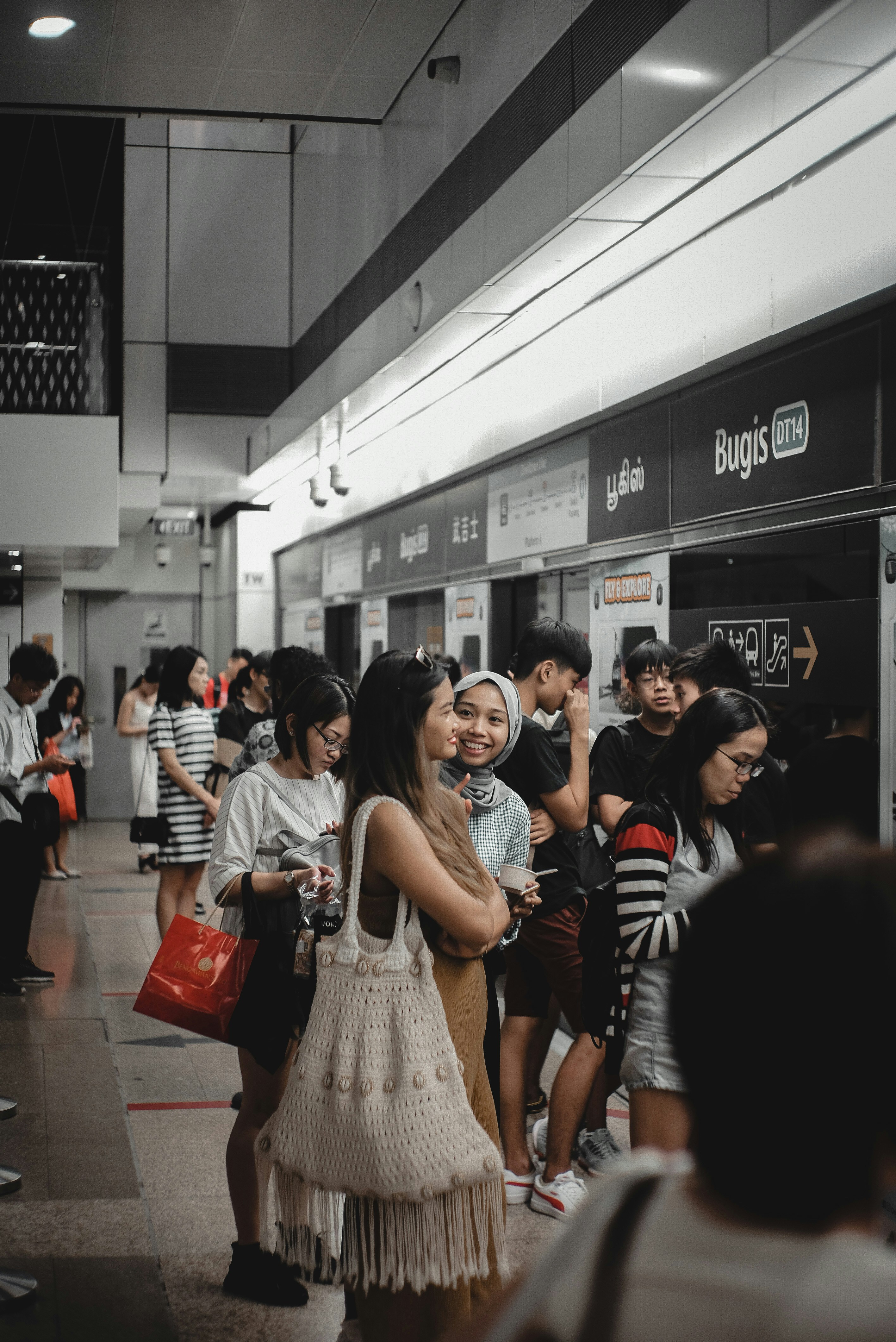 Singapore People Pictures | Download Free Images on Unsplash