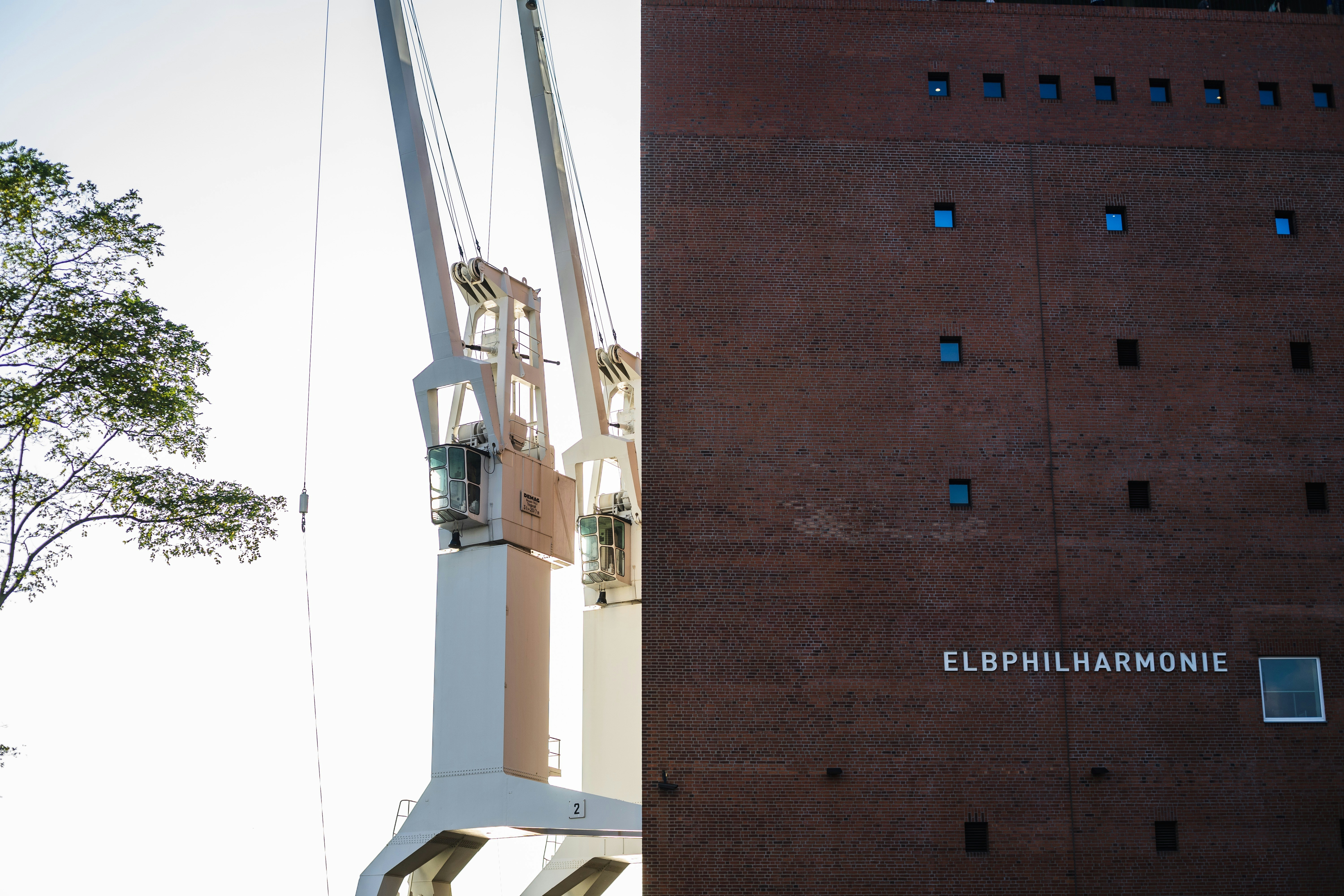 Crane Meets Brick: The Silent Facade of Elbphilharmonie