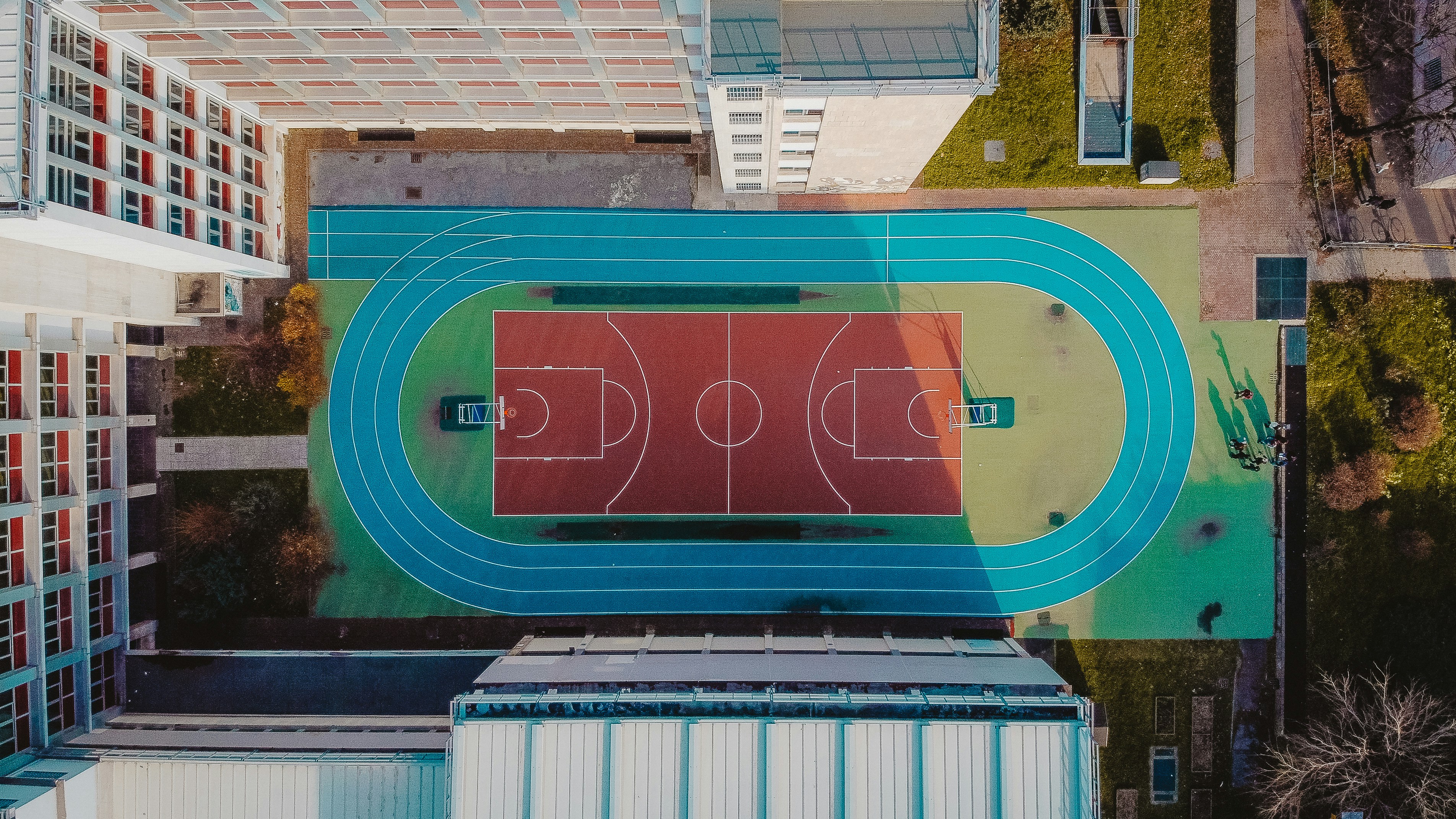 Blue and red basketball court photo – Free Running Image on Unsplash
