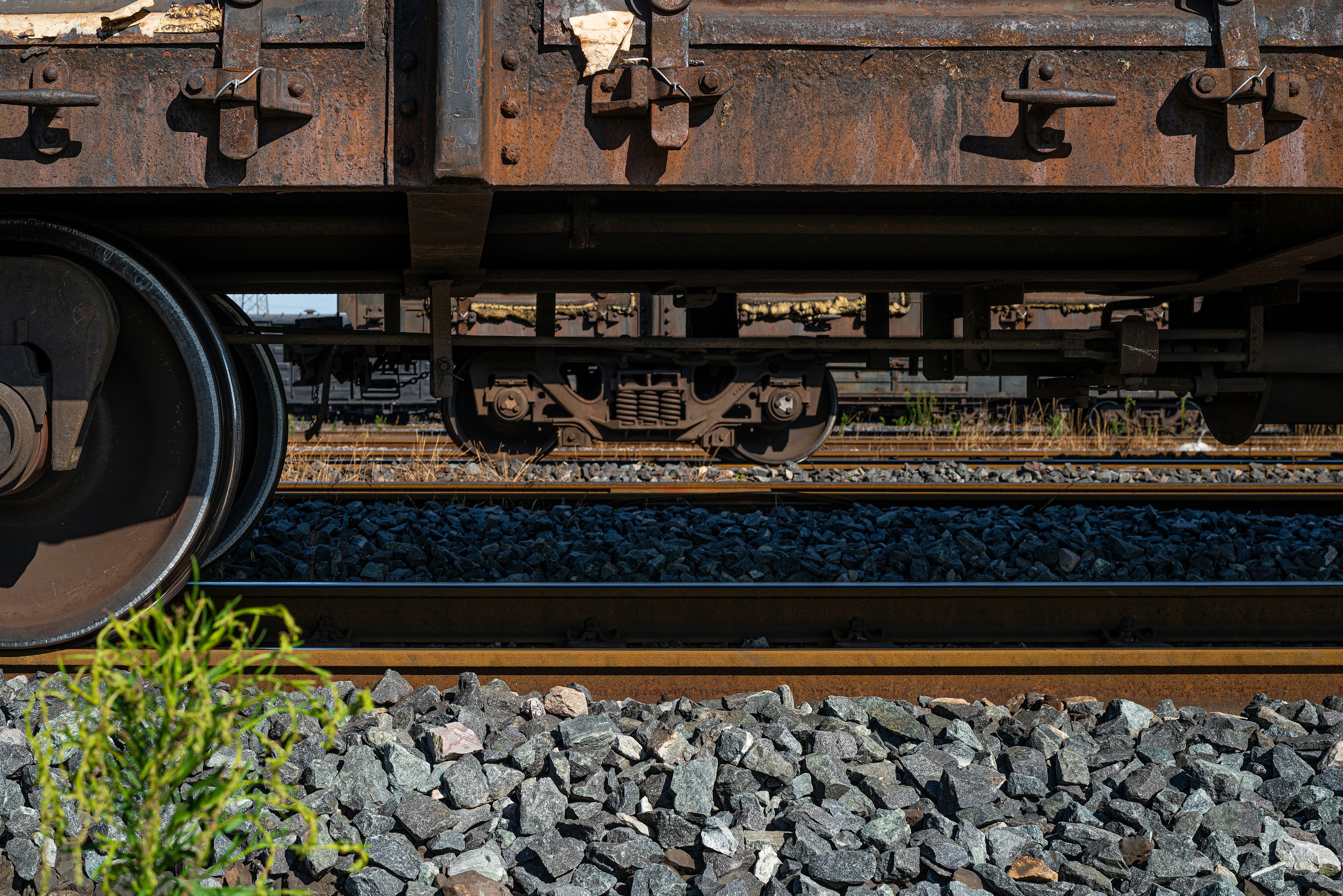 Train brun sur les voies ferrées photo – Photo Le noir Gratuite sur ...