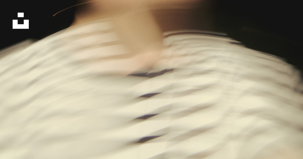 검은 모자를 쓴 흰 셔츠를 입은 남자 사진 Unsplash의 무료 멜버른 빅 이미지
