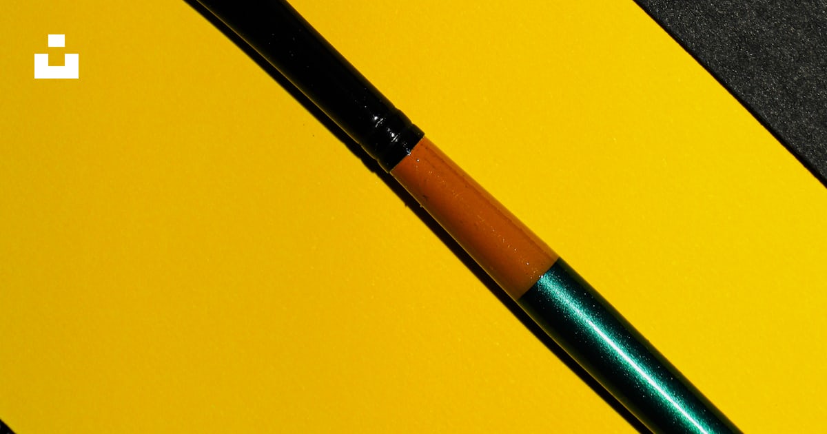 Black And Brown Makeup Brush Photo Free Yellow Image On Unsplash