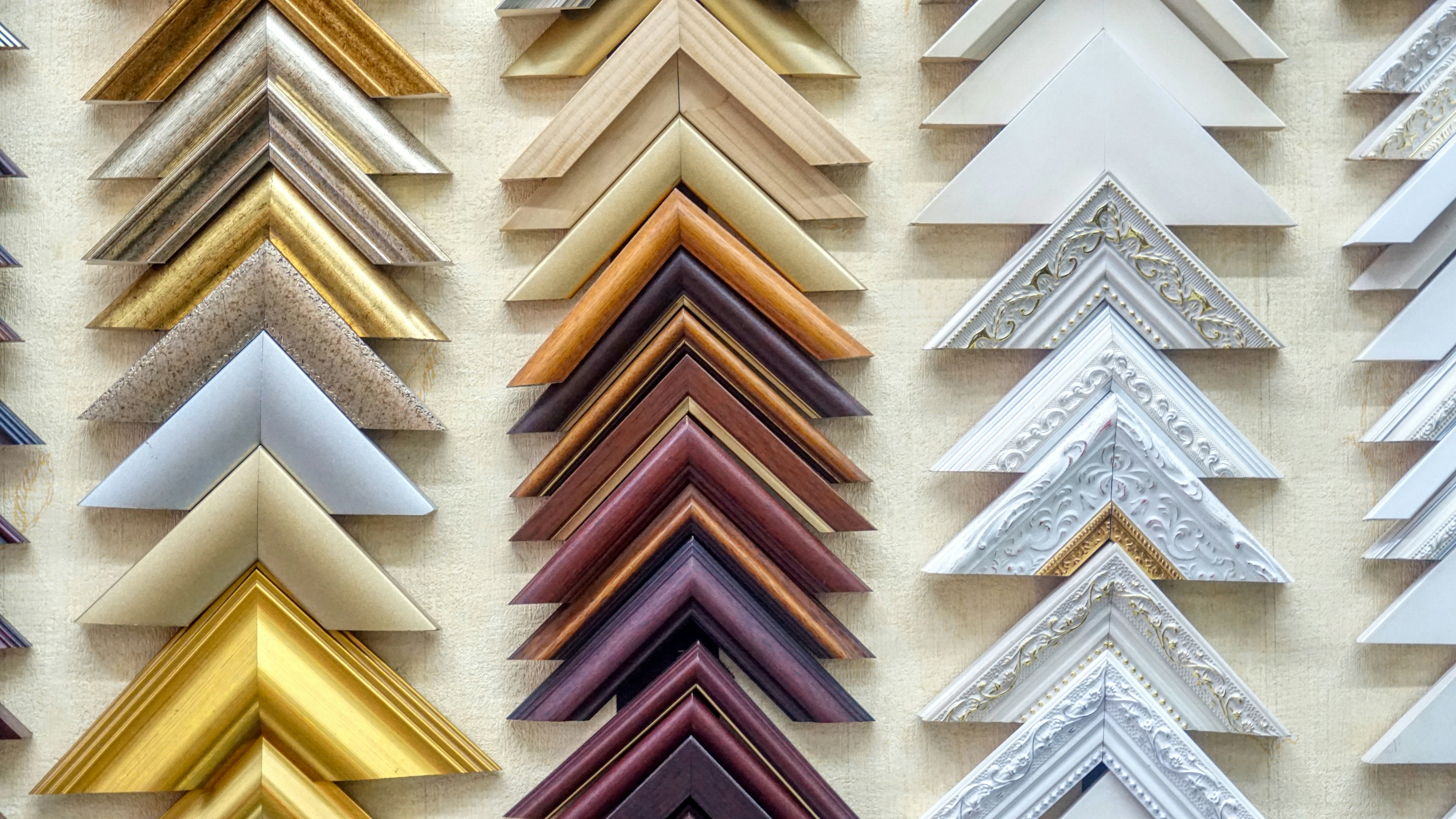 Colorful Corners: A Symphony of Molding Corners in a Display Wall