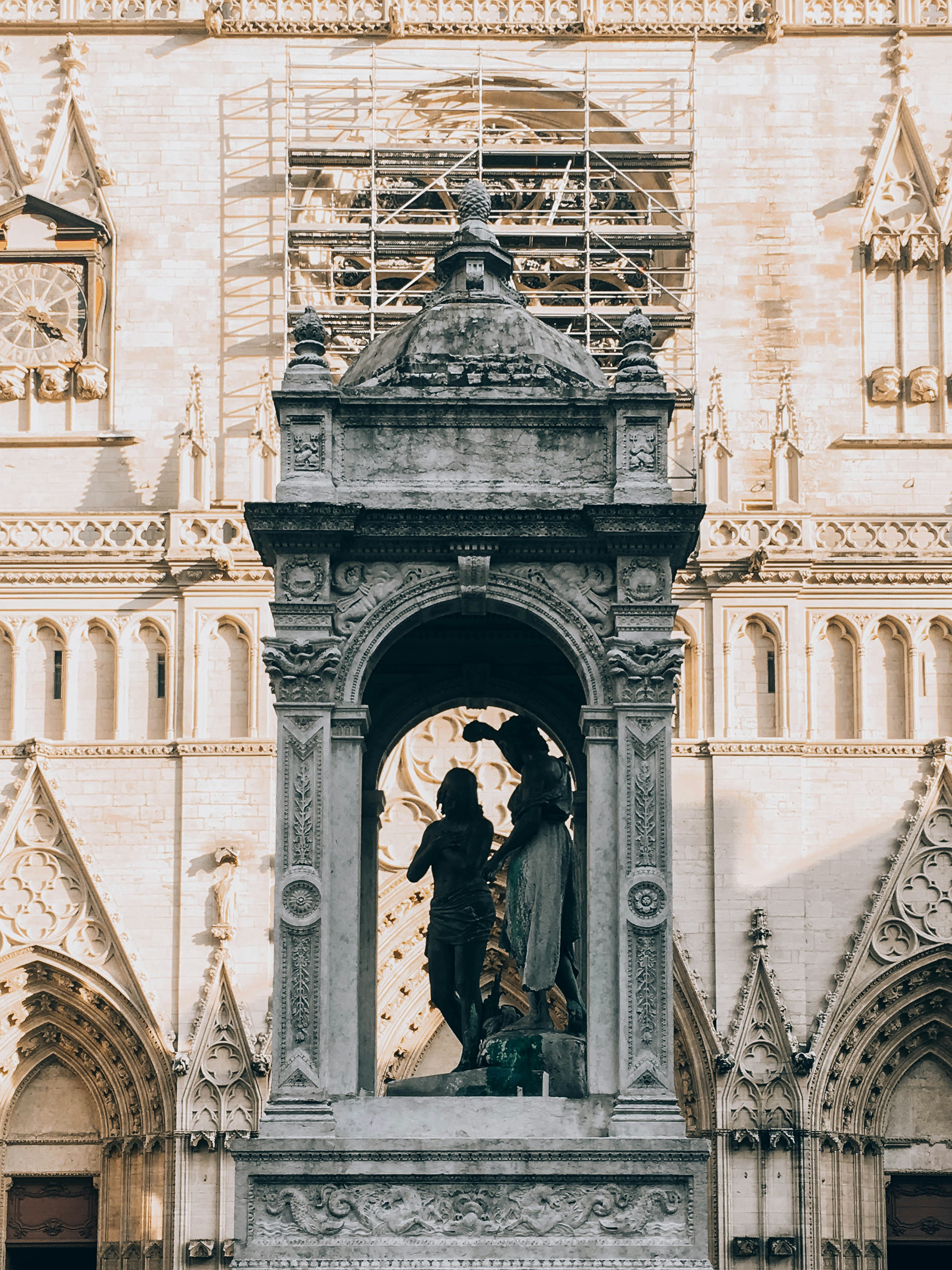 Photo en niveaux de gris de la statue de l’homme photo – Image gratuite ...