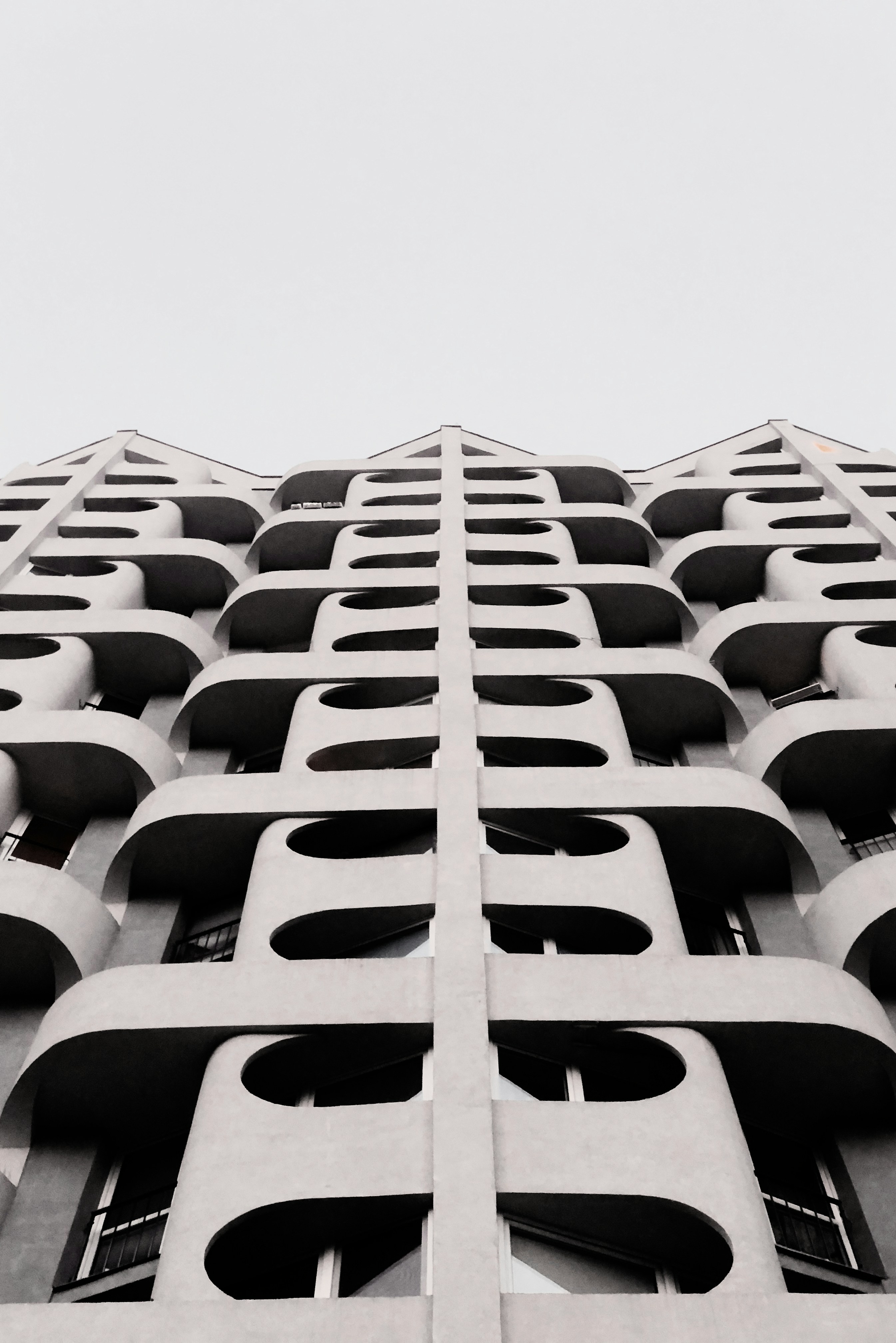 Arched Facade, Vertical Rhythm: A Concrete Geometry Study