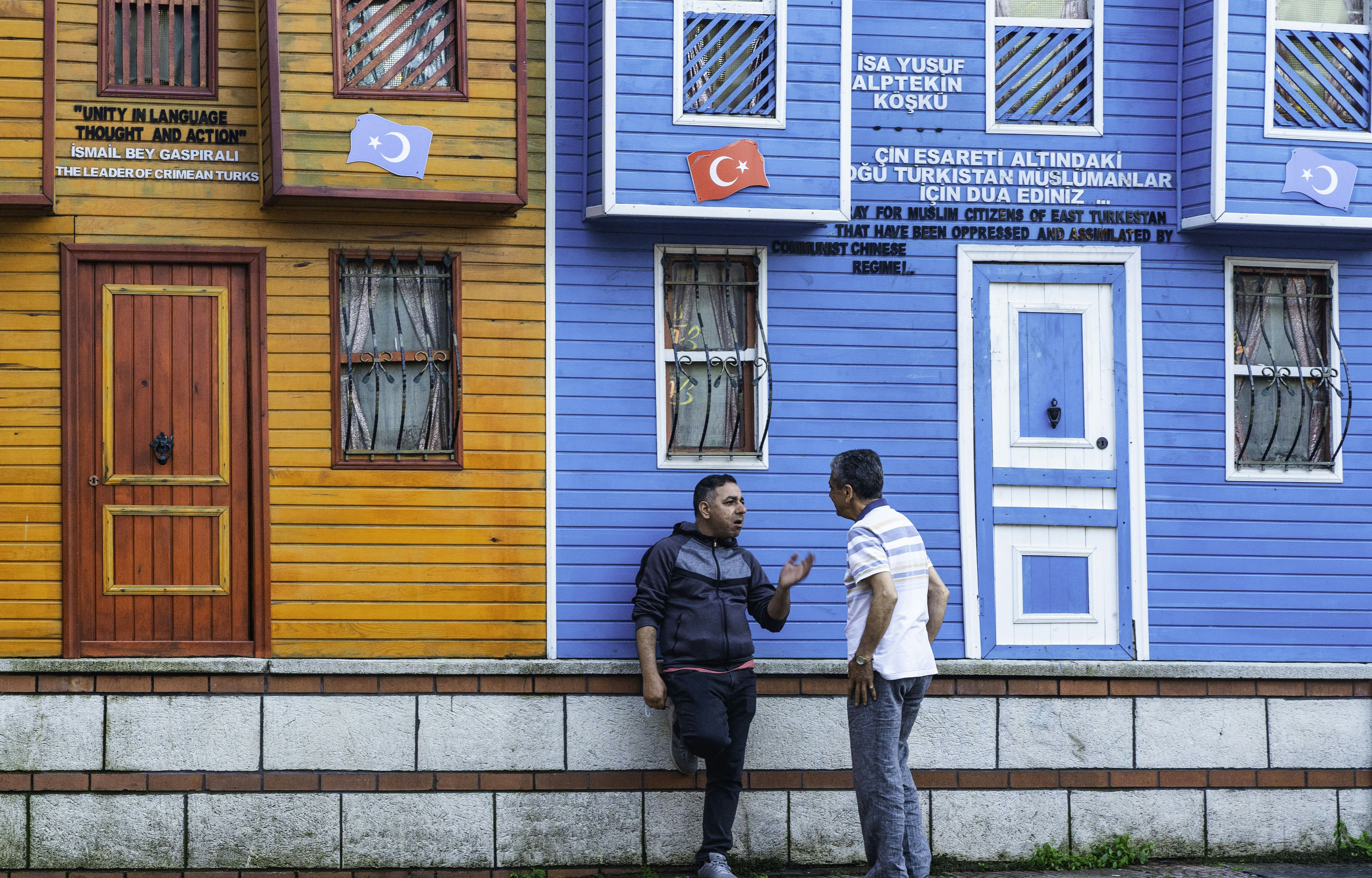 Man and woman sitting on concrete bench photo – Free Person Image on ...