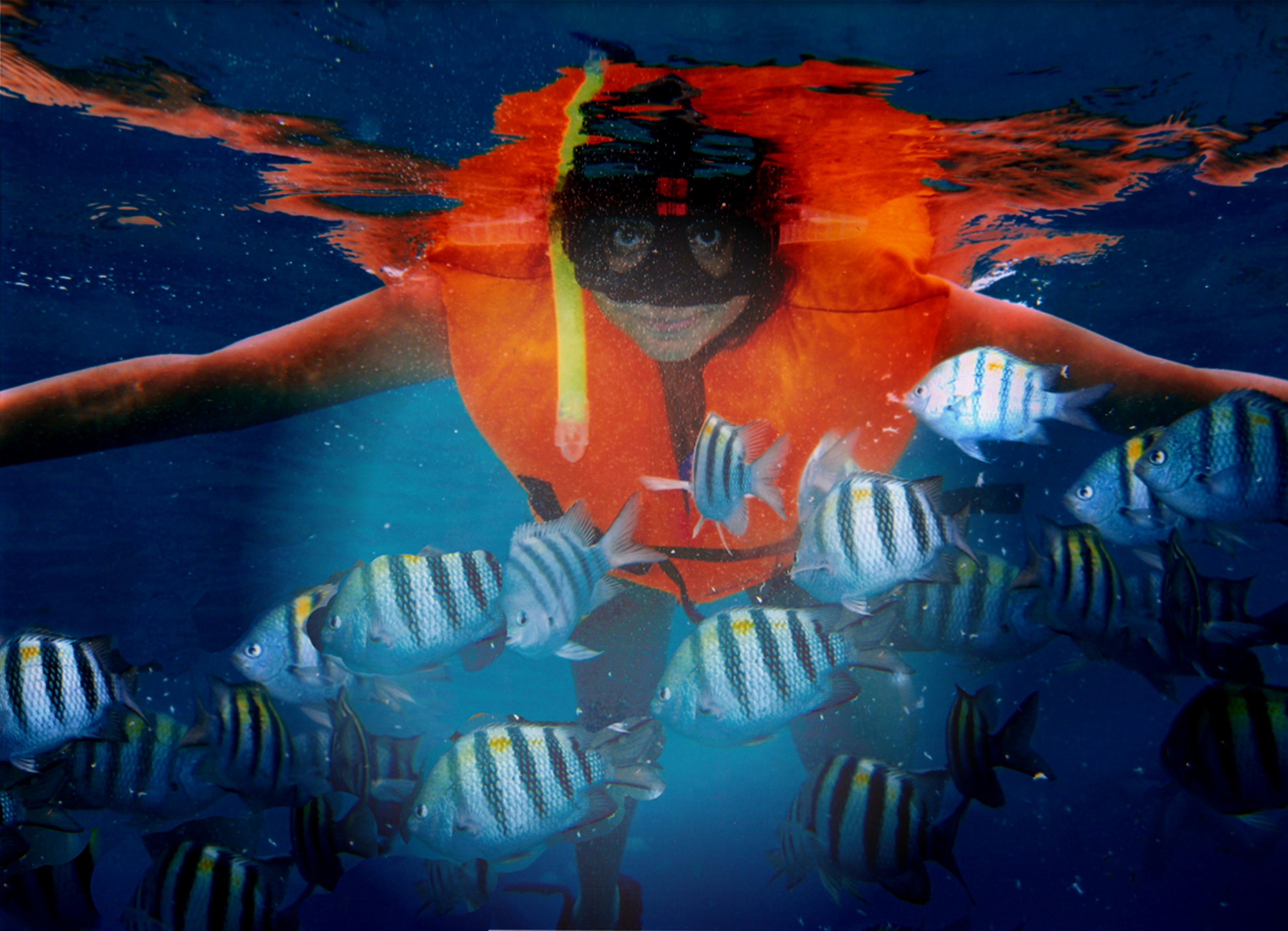 Hombre con gafas negras y gafas foto – Imagen de Agua gratuita en Unsplash