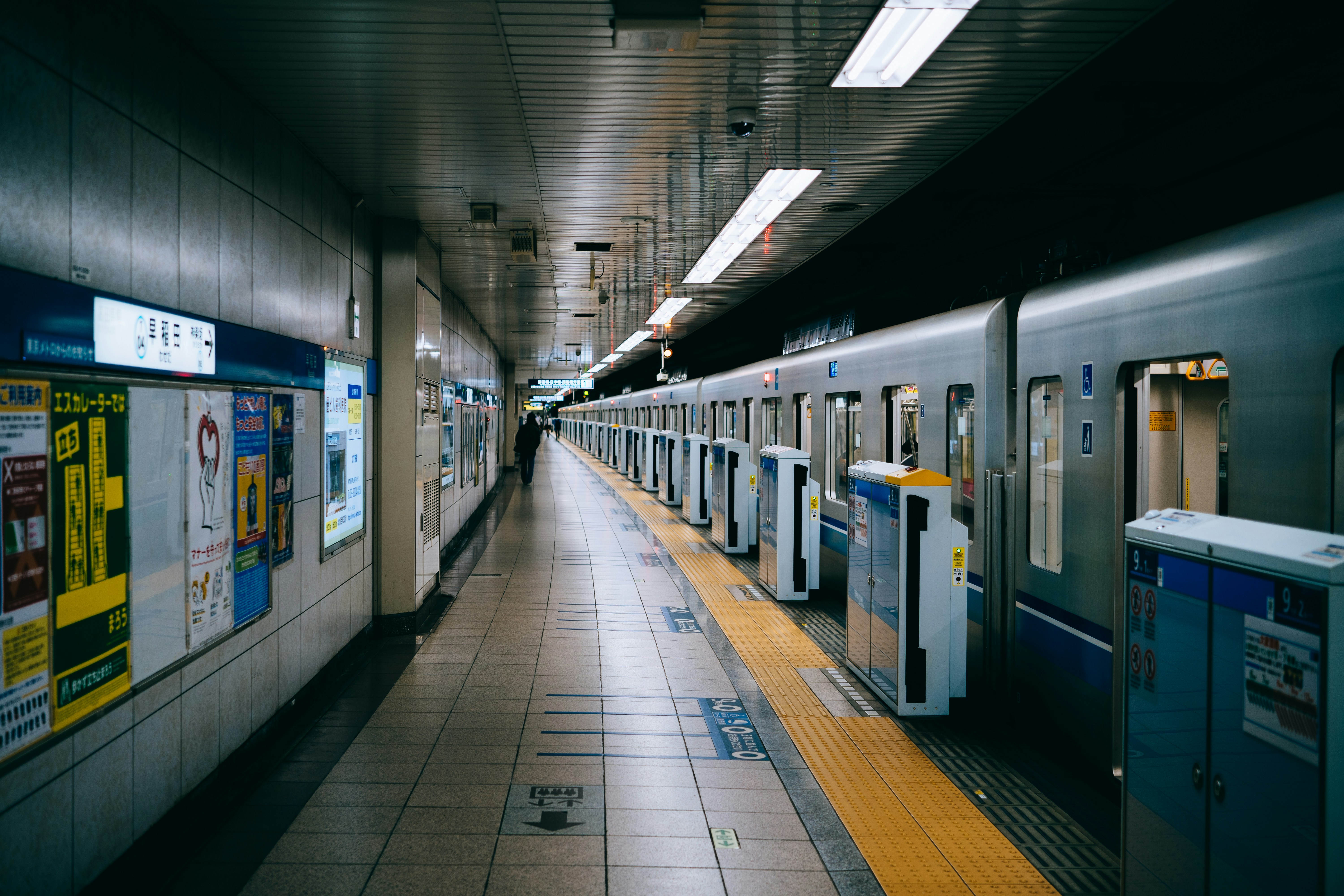 Gare blanche et noire photo – Image gratuite de Gris sur Unsplash
