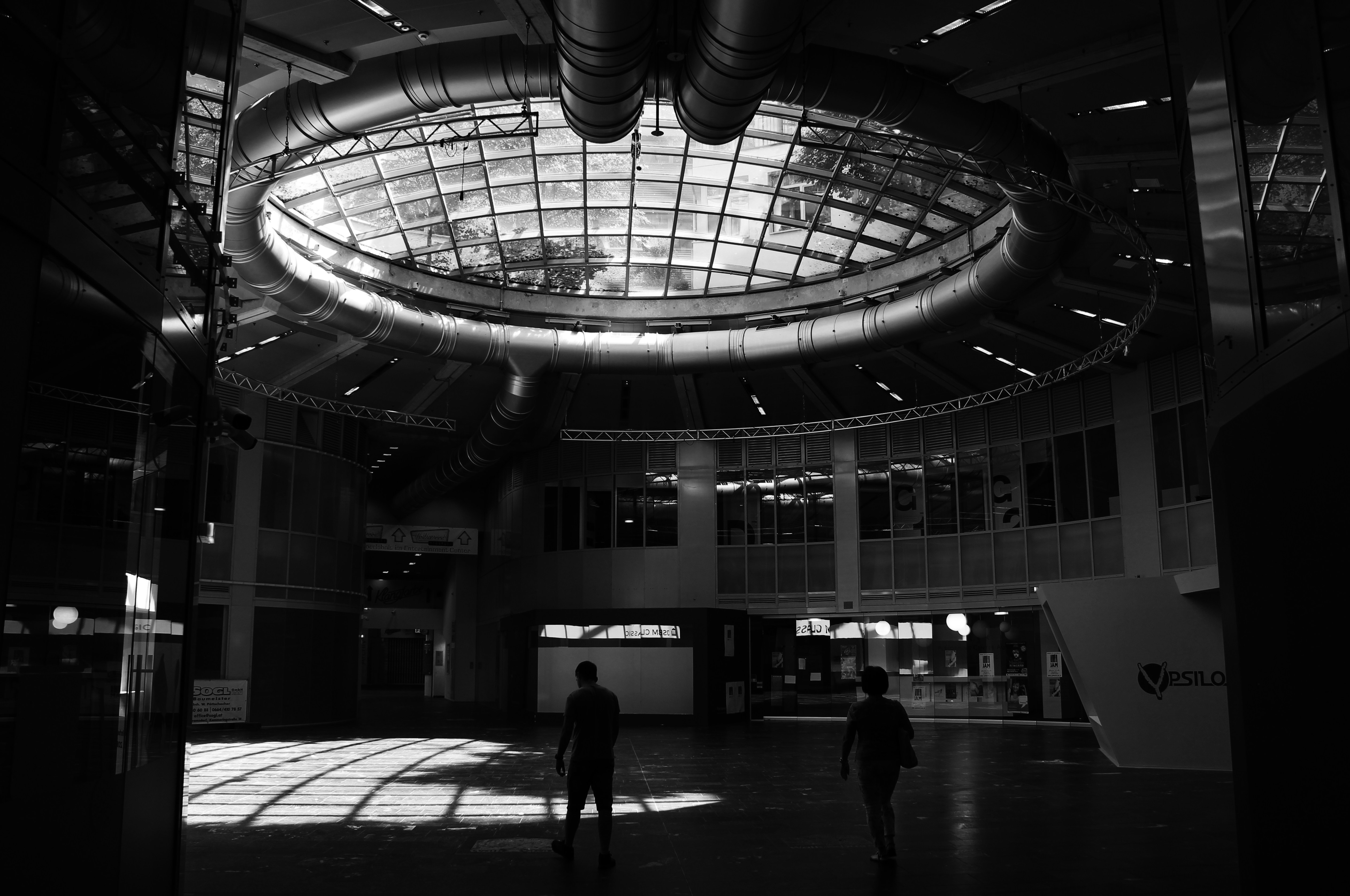 People walking inside building with glass walls photo – Free Ausztria ...