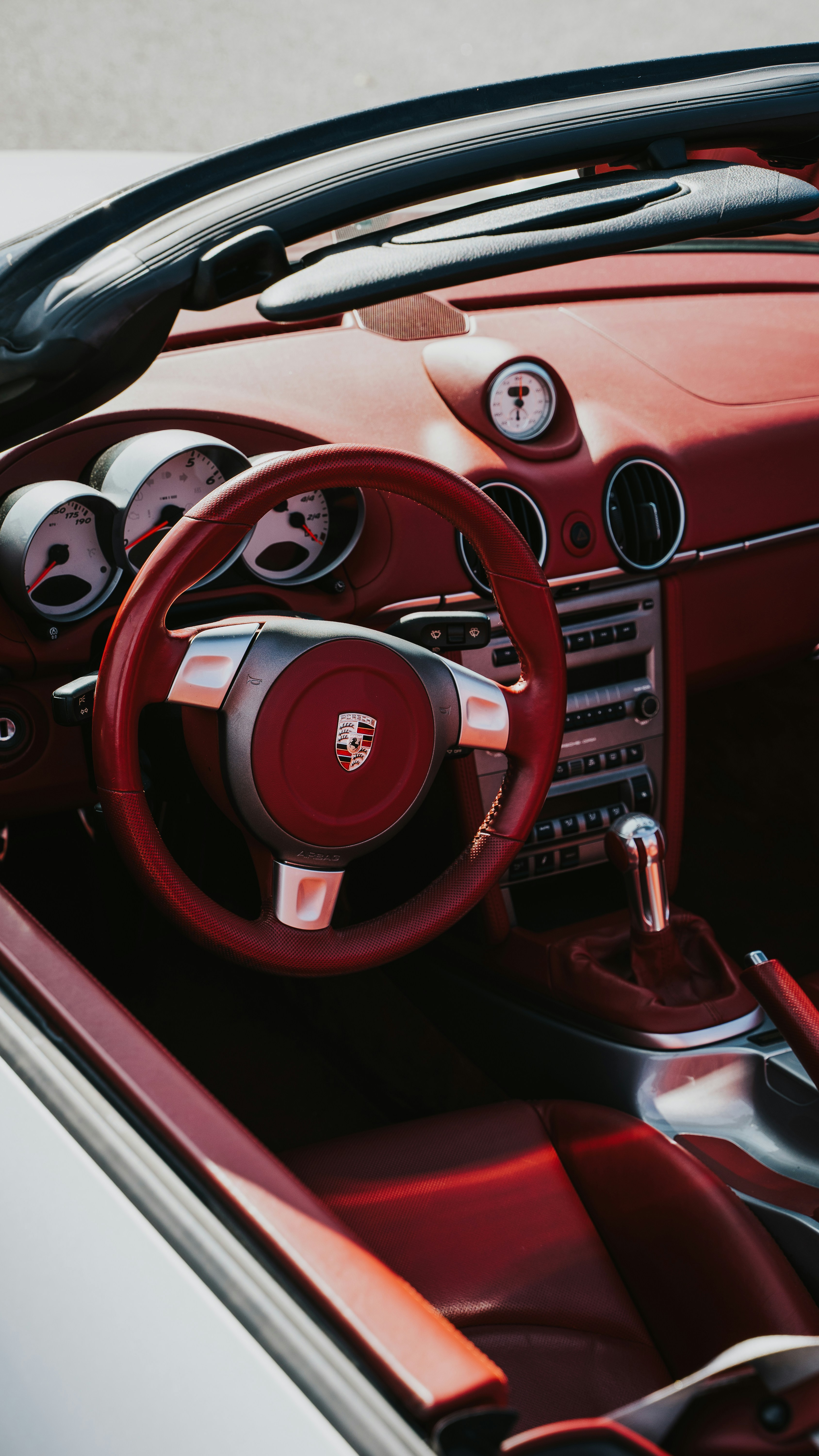Volant rouge et blanc photo – Photo Auto Gratuite sur Unsplash