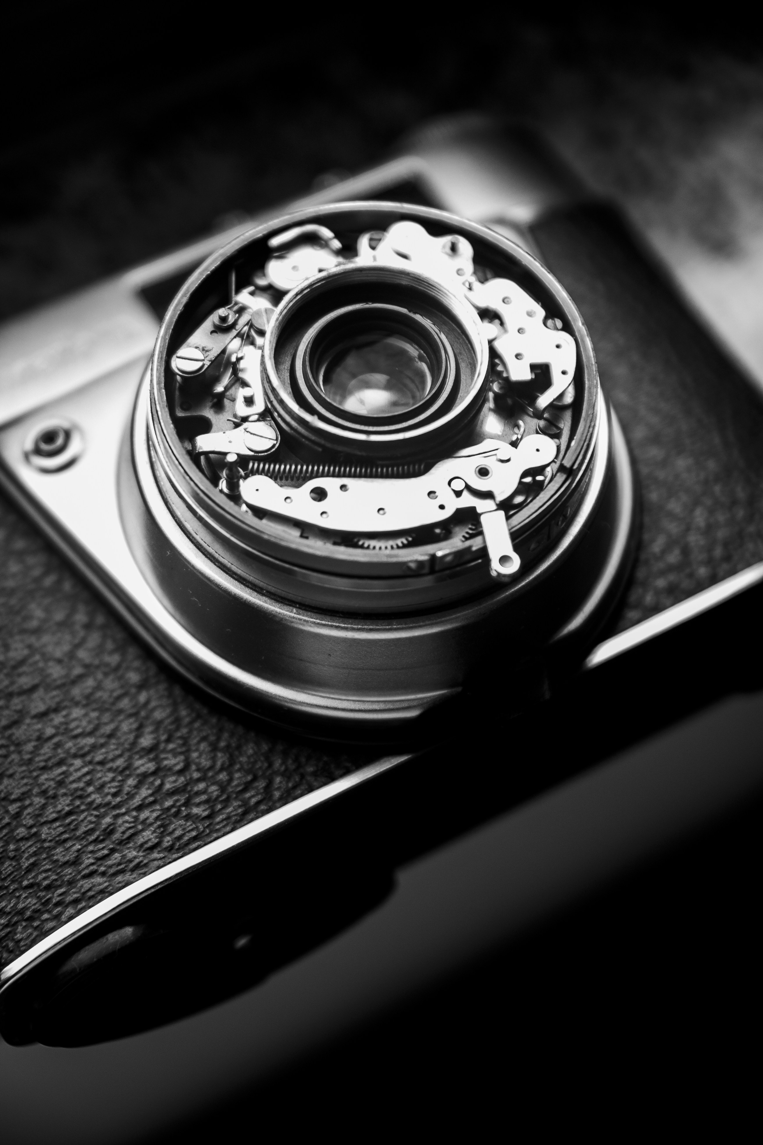 Grayscale photo of round metal tool photo – Free Grey Image on Unsplash