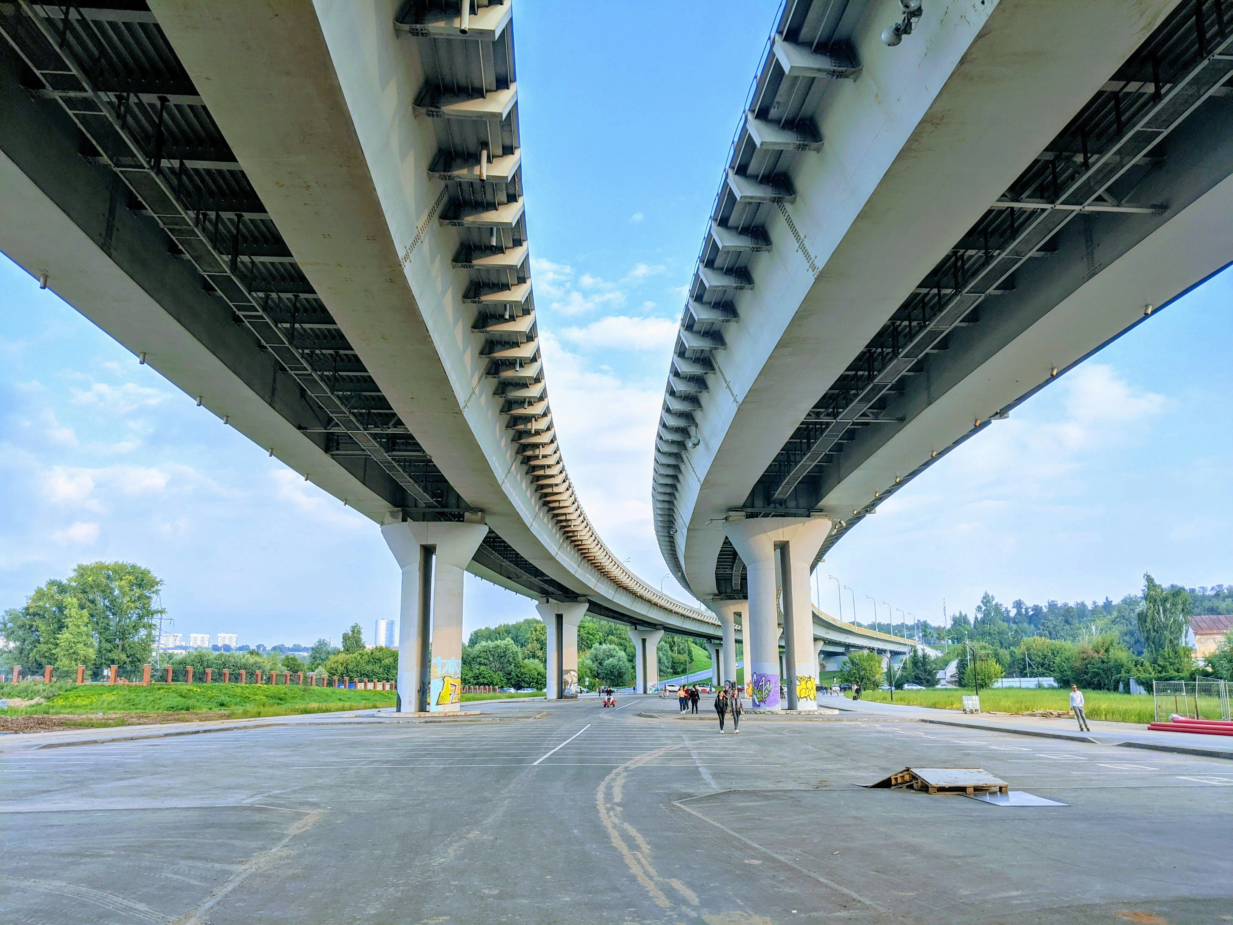 White concrete bridge during daytime photo – Free Russia Image on Unsplash