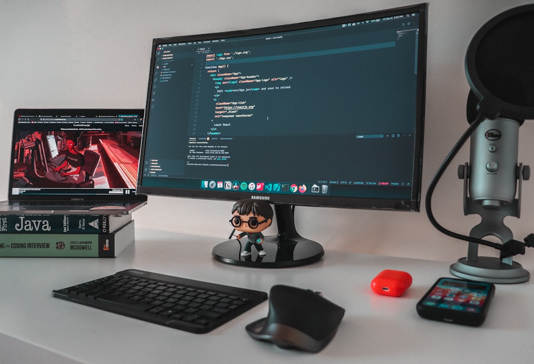 Notepad vs. VS Code - What's the Difference? | This vs. That Notepad vs. VS Code - What's the Difference? | This vs. That