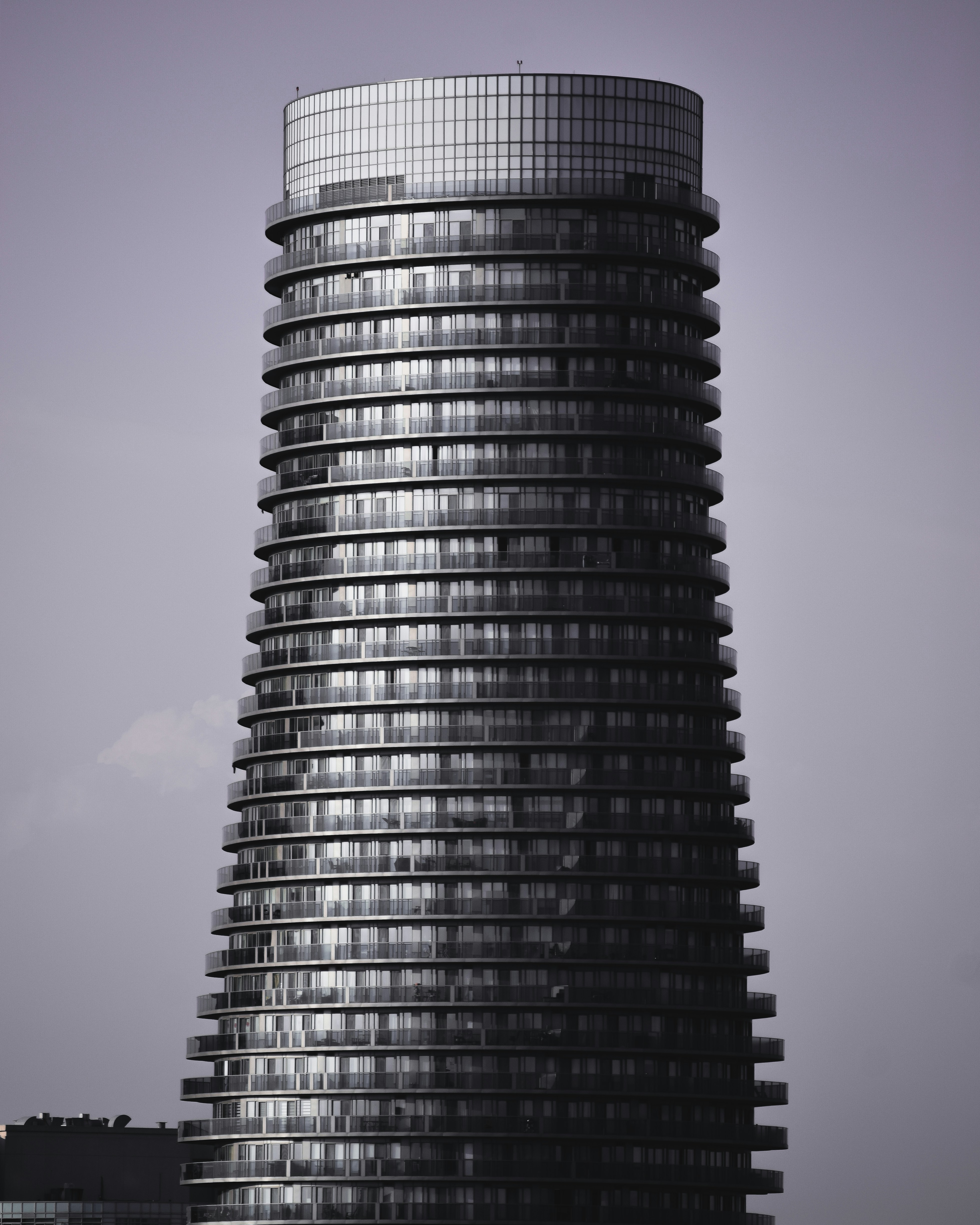Cylinder of Glass: A Sunlit Serenade to Modern Rings