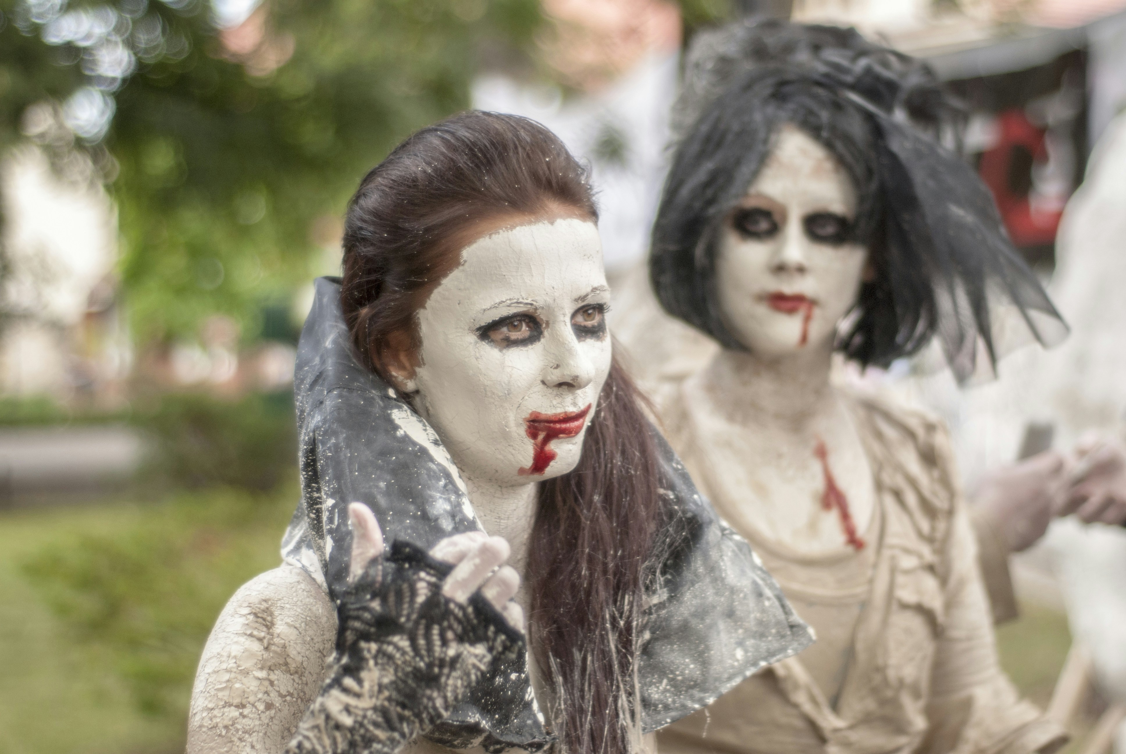 Veiled Gaze in a Street of the Undead