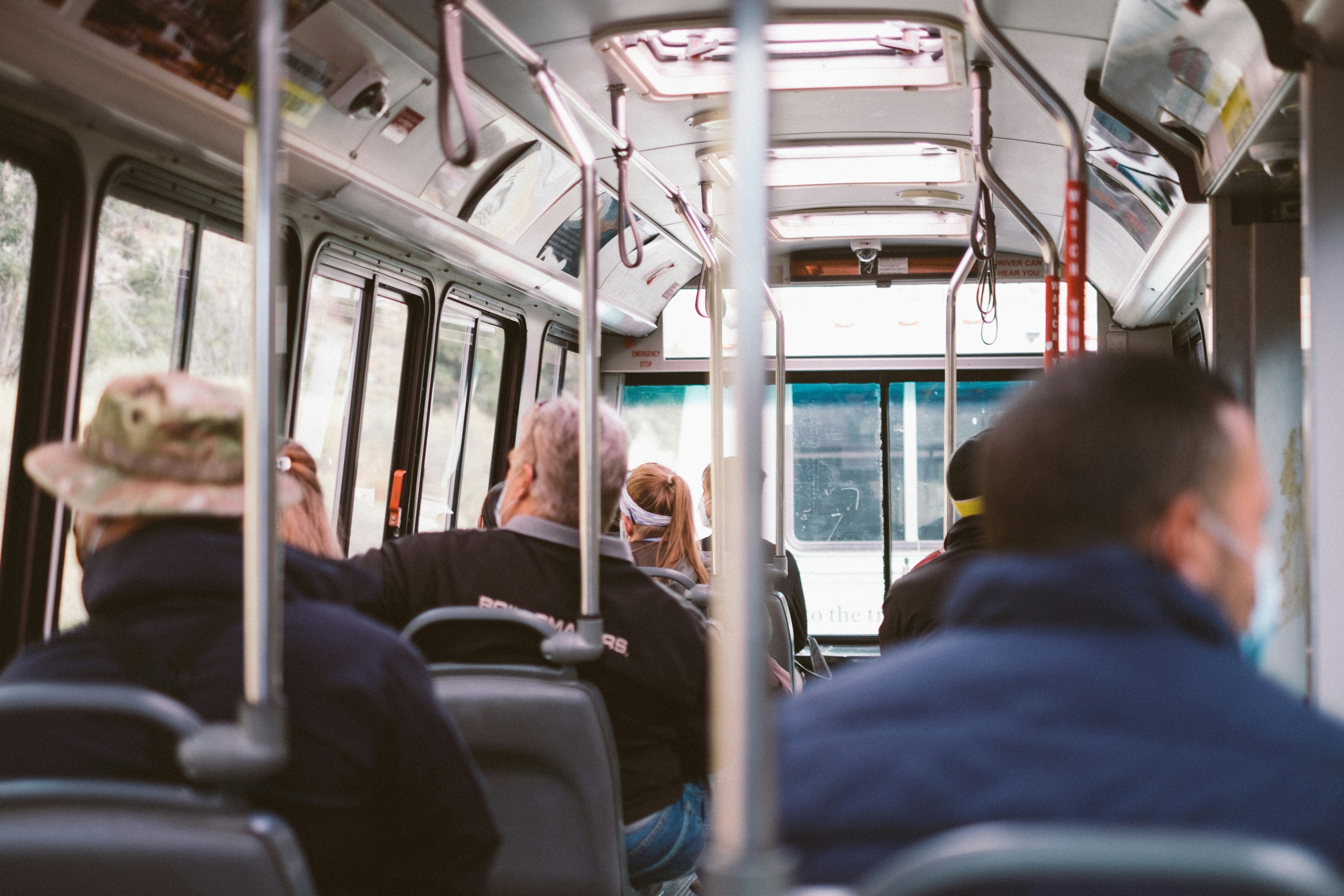 Foto zum Thema Menschen, die tagsüber mit dem Bus fahren – Kostenloses ...