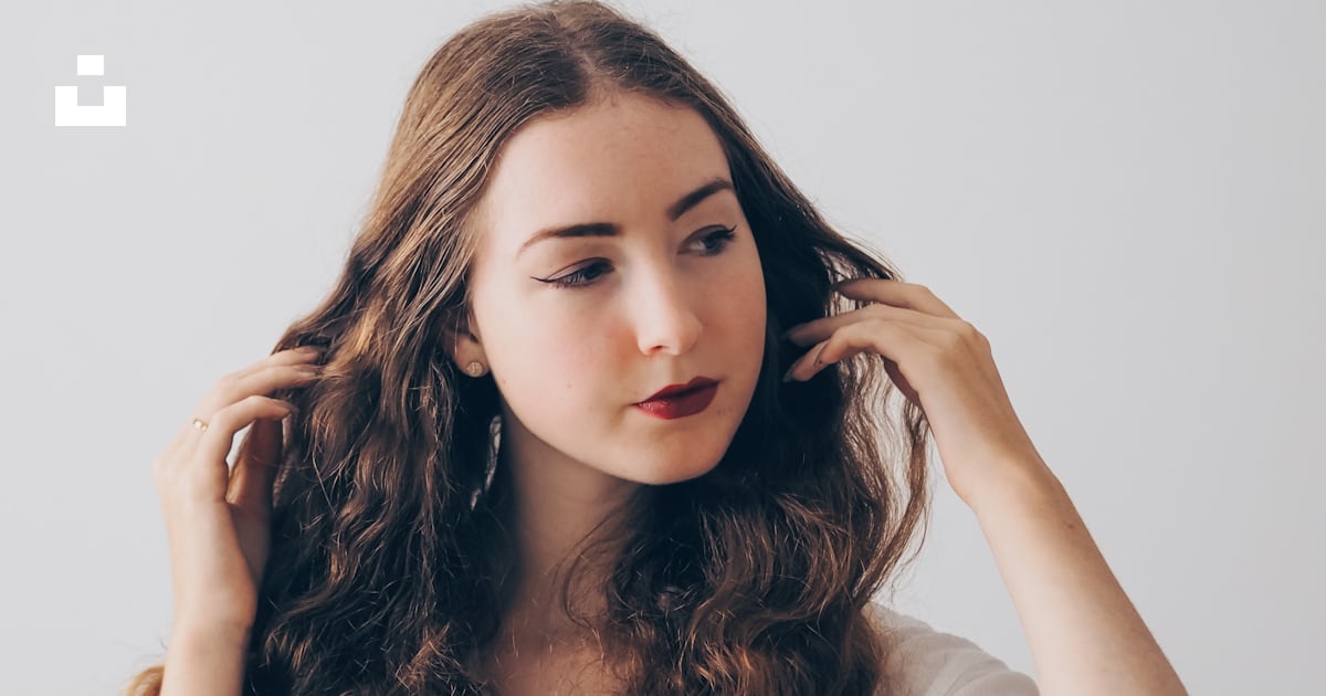Woman In White Scoop Neck Shirt Photo Free London Image On Unsplash