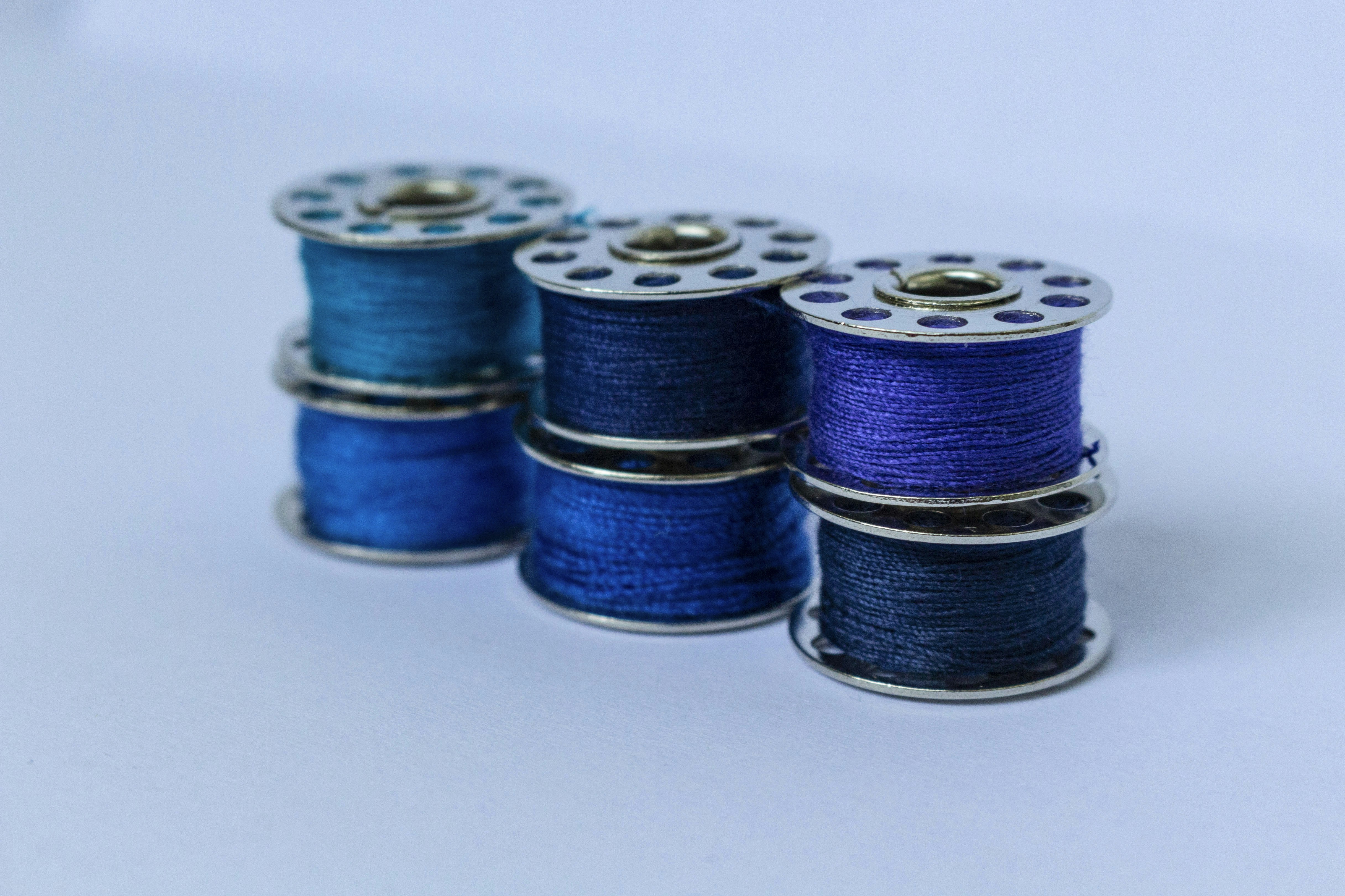 Monedas redondas azules y plateadas foto – Imagen de Tejido gratuita en ...