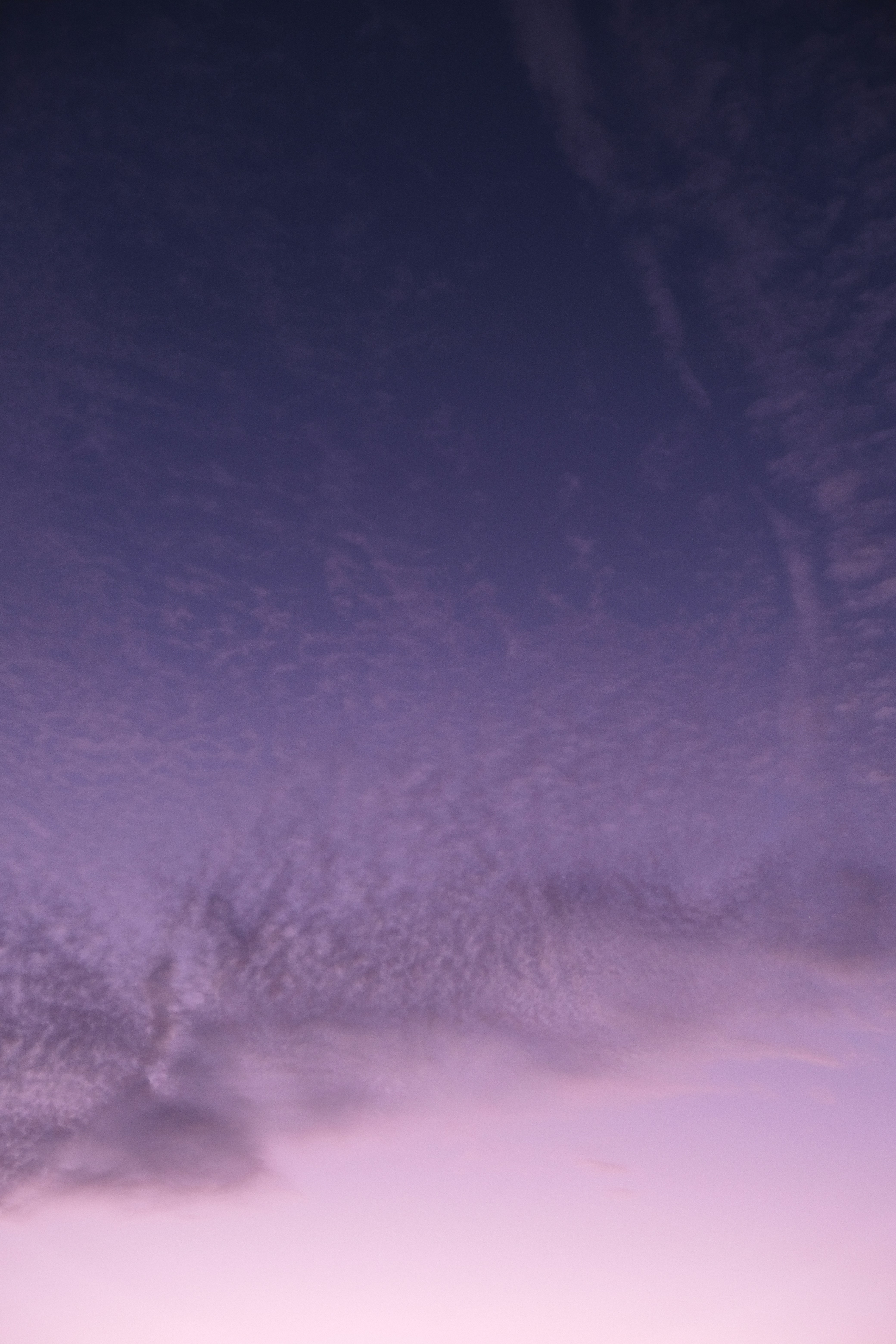 water waves on body of waterDamien Dufour