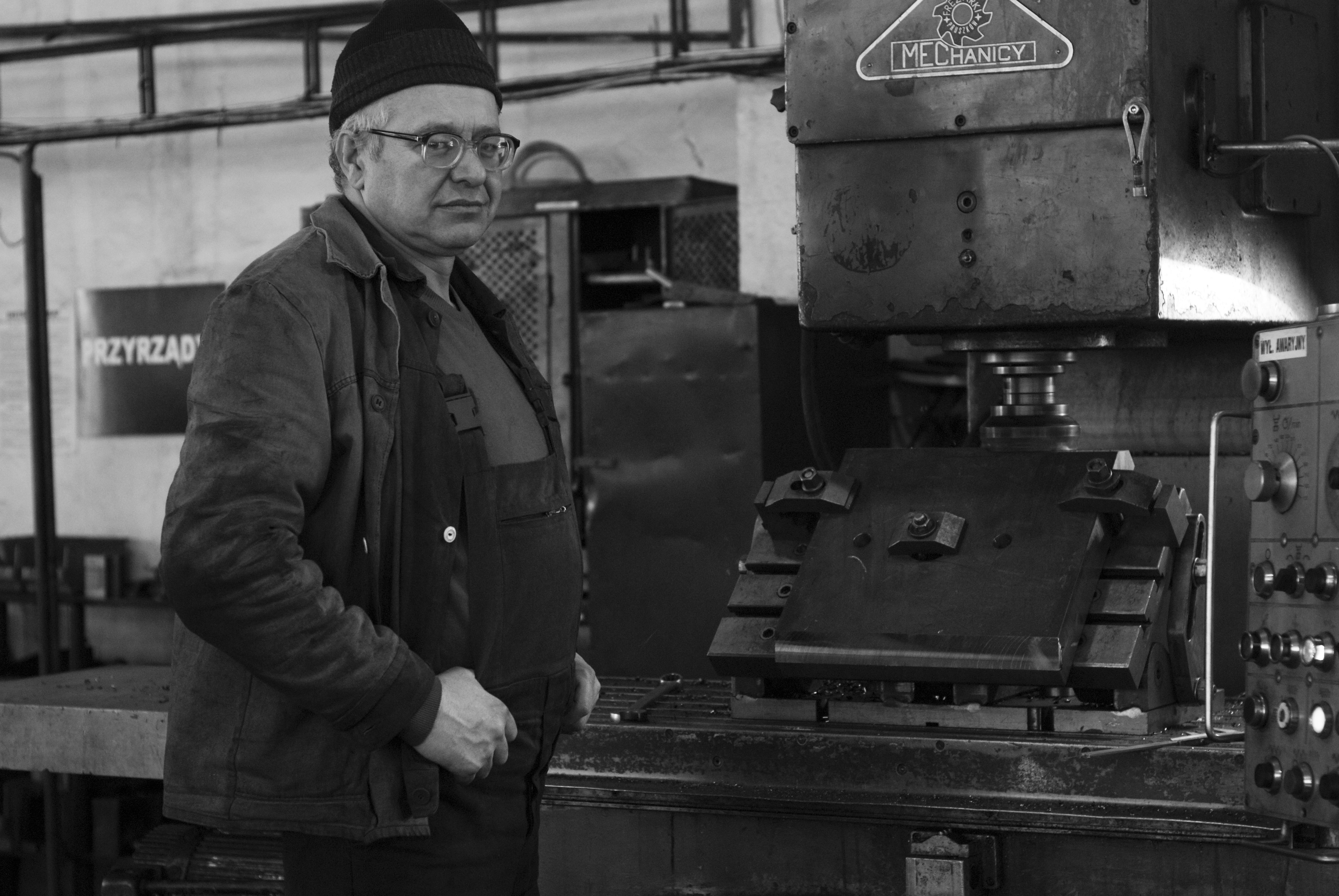 Gears and Gaze: A Machinist in the Quiet Hum of a Factory