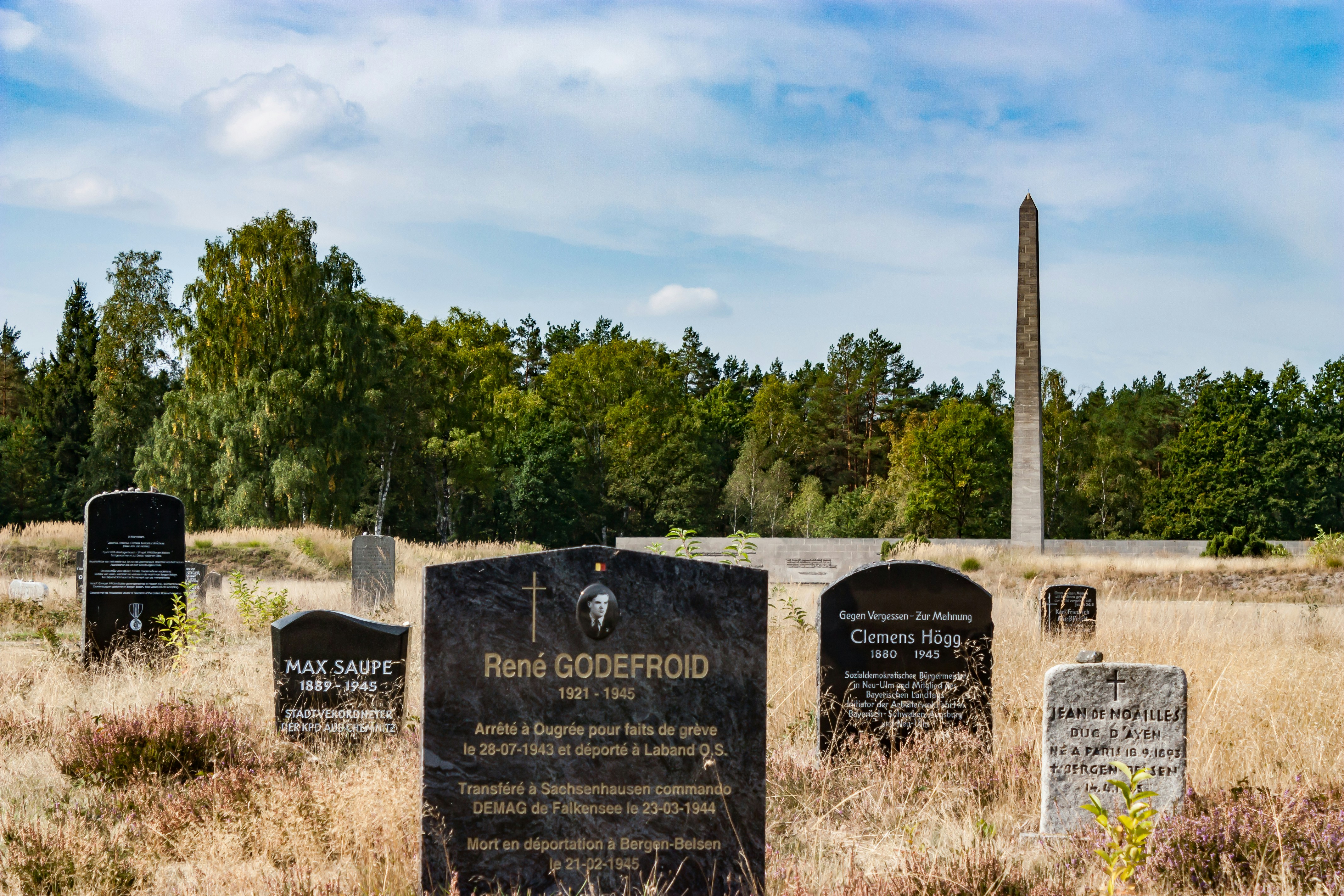 Black and gray tomb stone photo – Free Building Image on Unsplash
