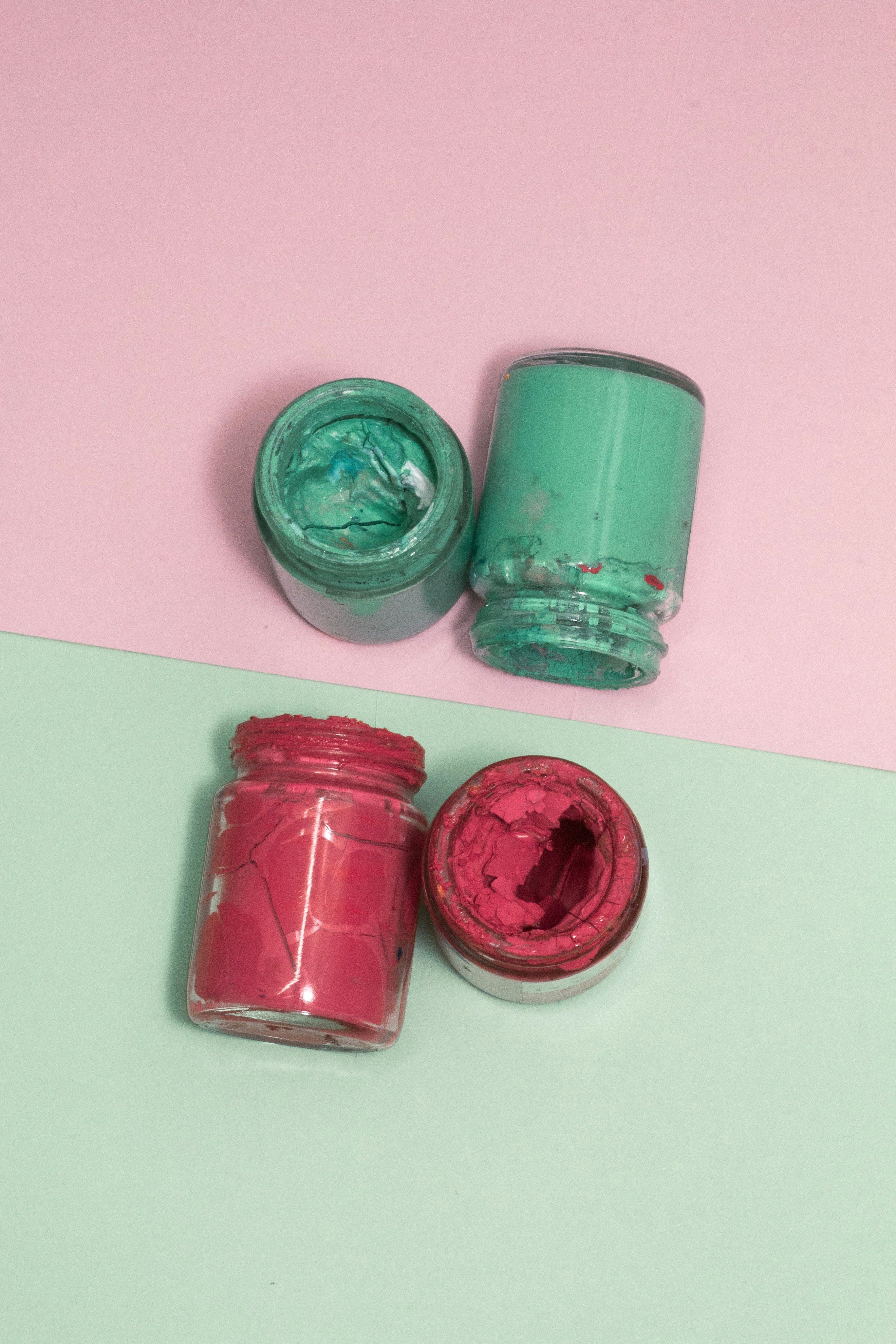 Pink and green round plastic container photo – Free Tosca Image on Unsplash