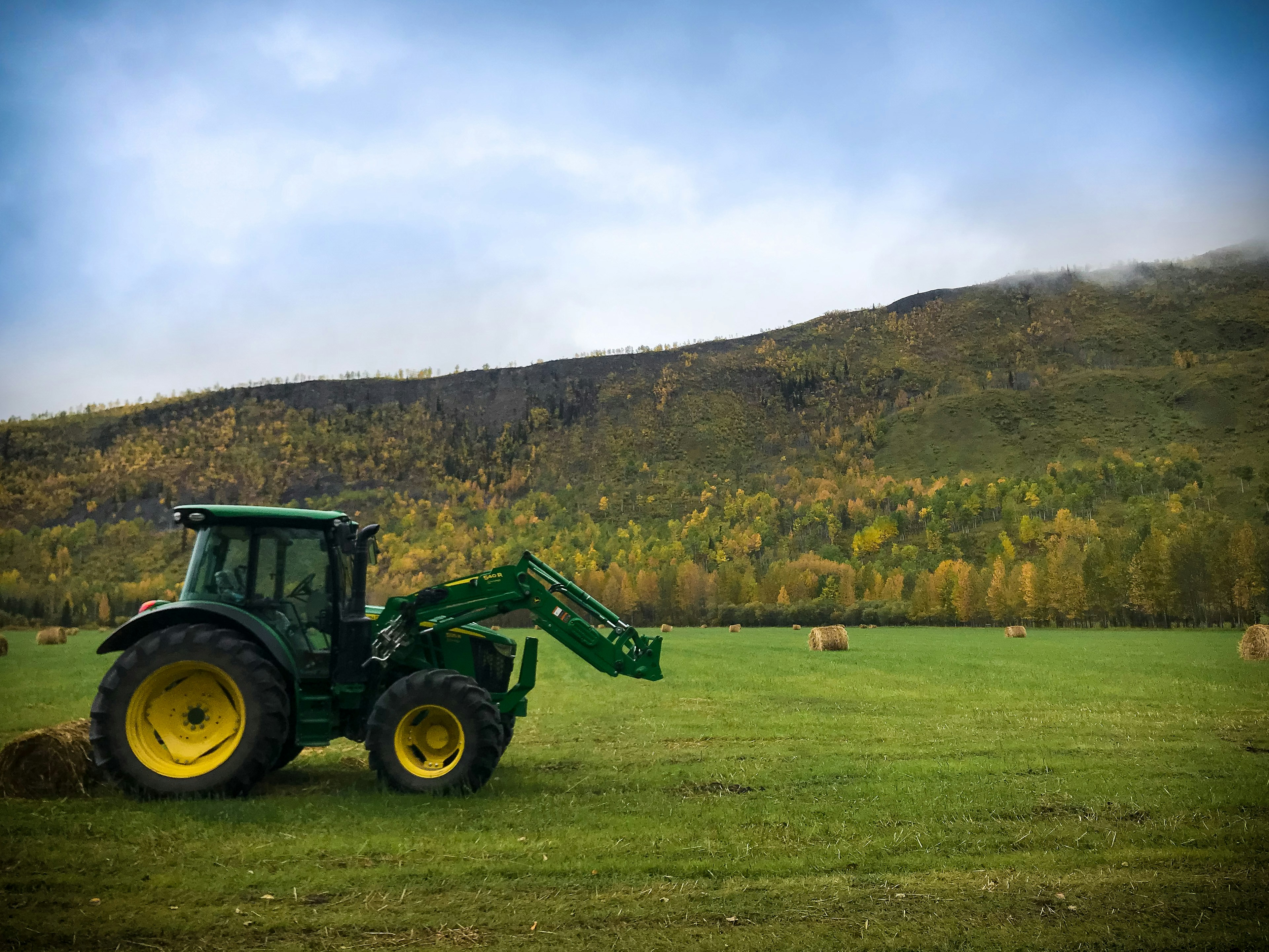 Tractor Field Pictures | Download Free Images on Unsplash
