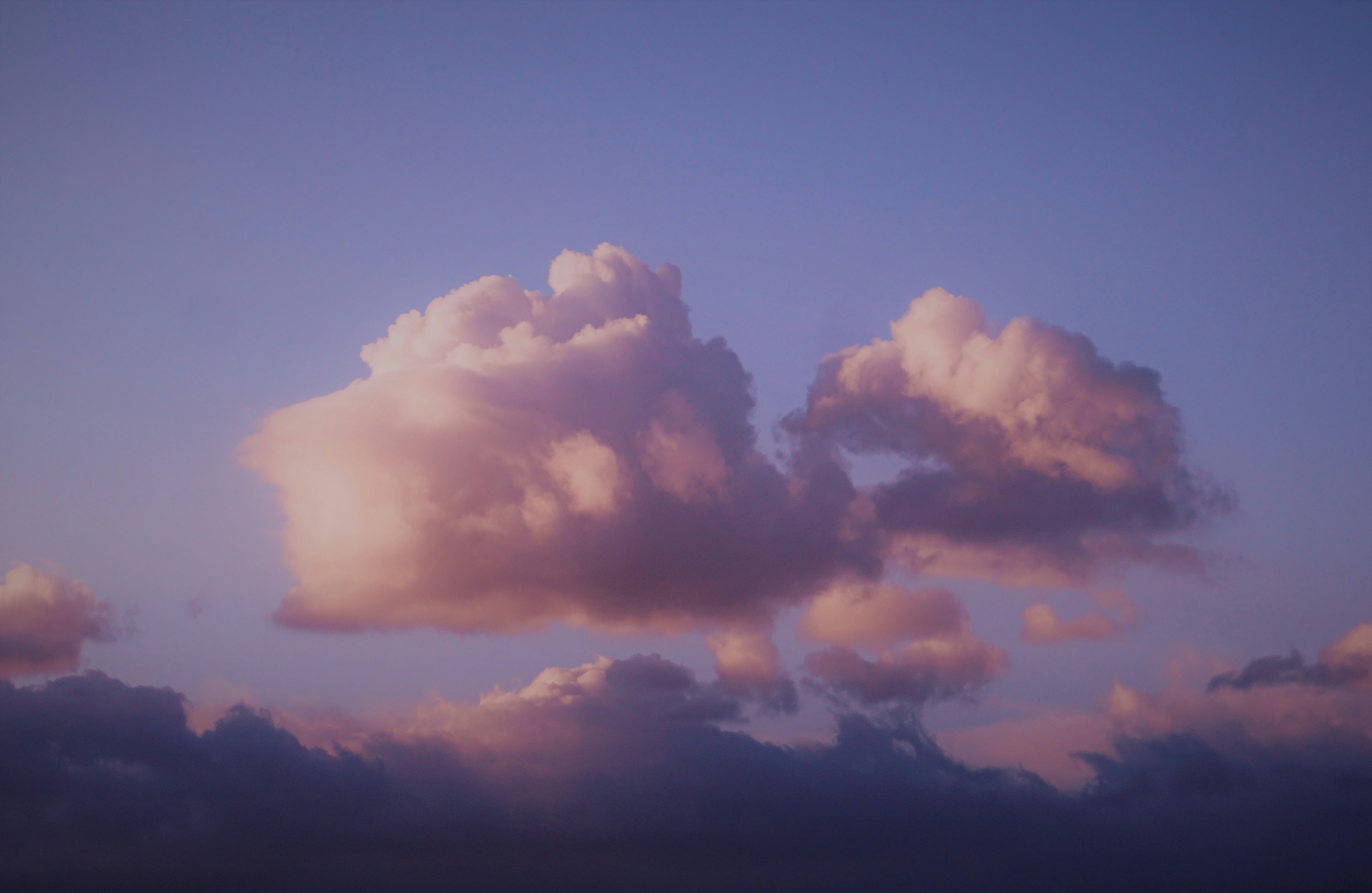 Pastel Cloudscape at Twilight: A Quiet Sky's Soft Pink Edge