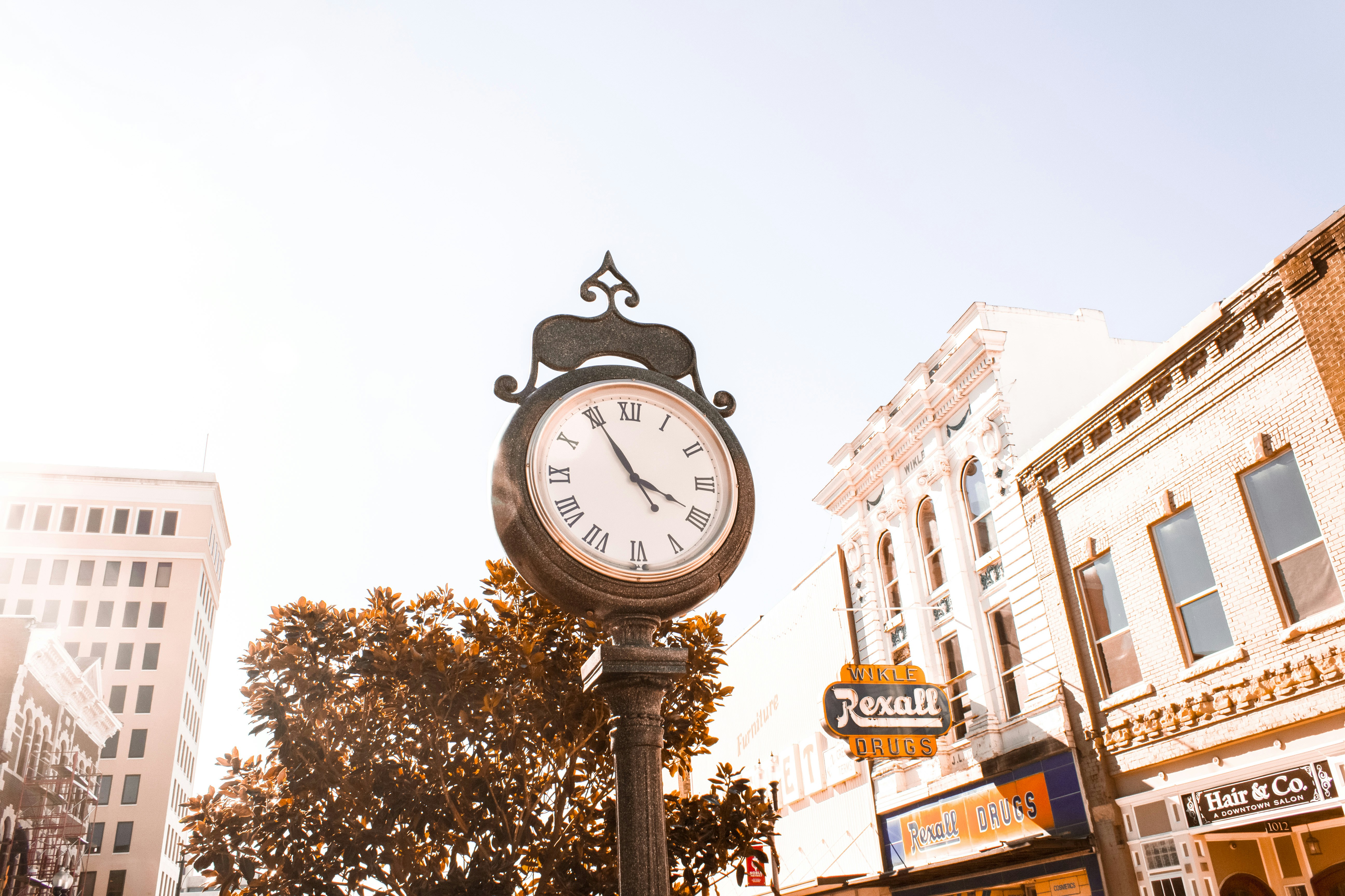 Black and white analog street clock photo – Free Building Image on Unsplash