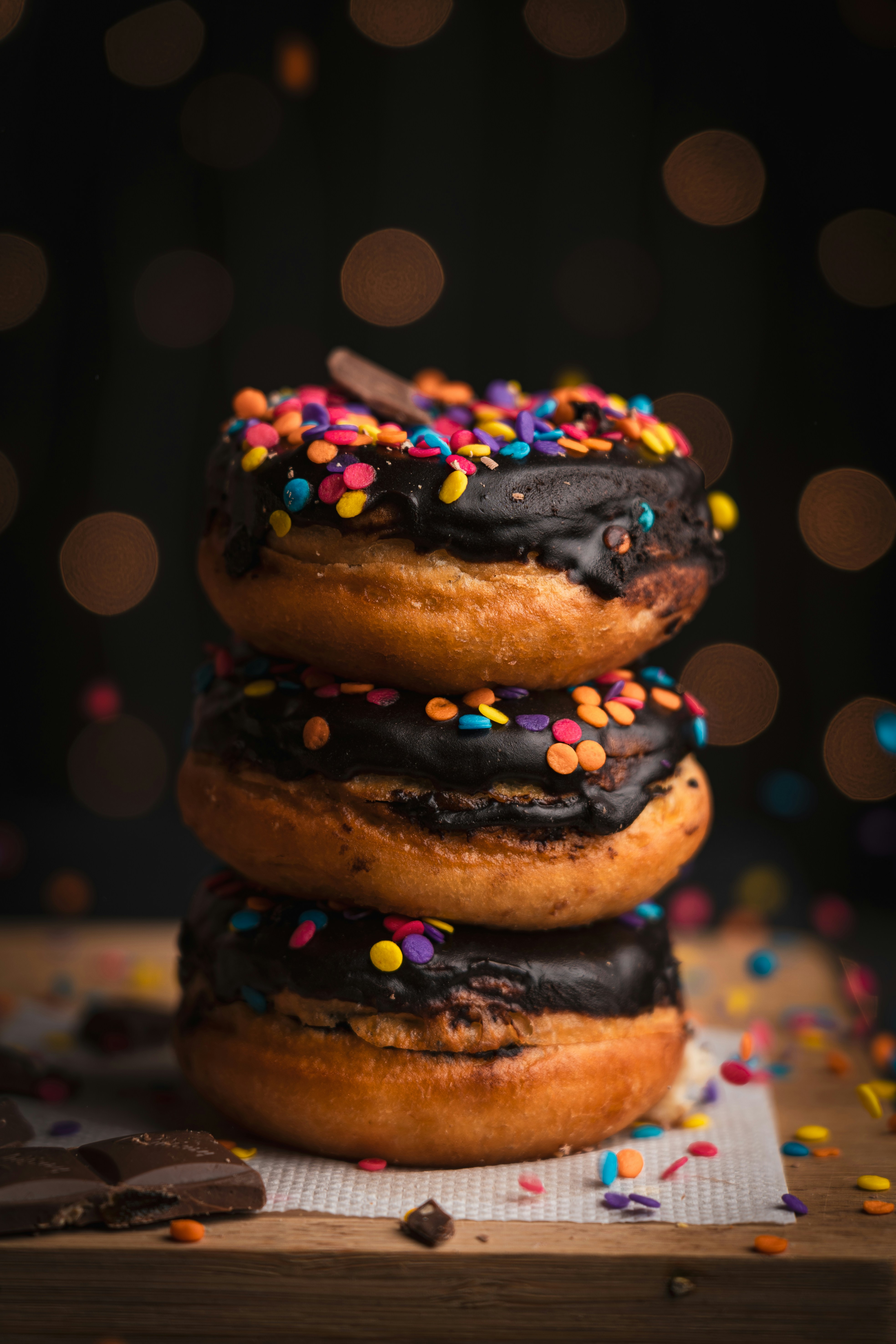 Brown and black cupcake with white icing on top photo – Free Burger ...