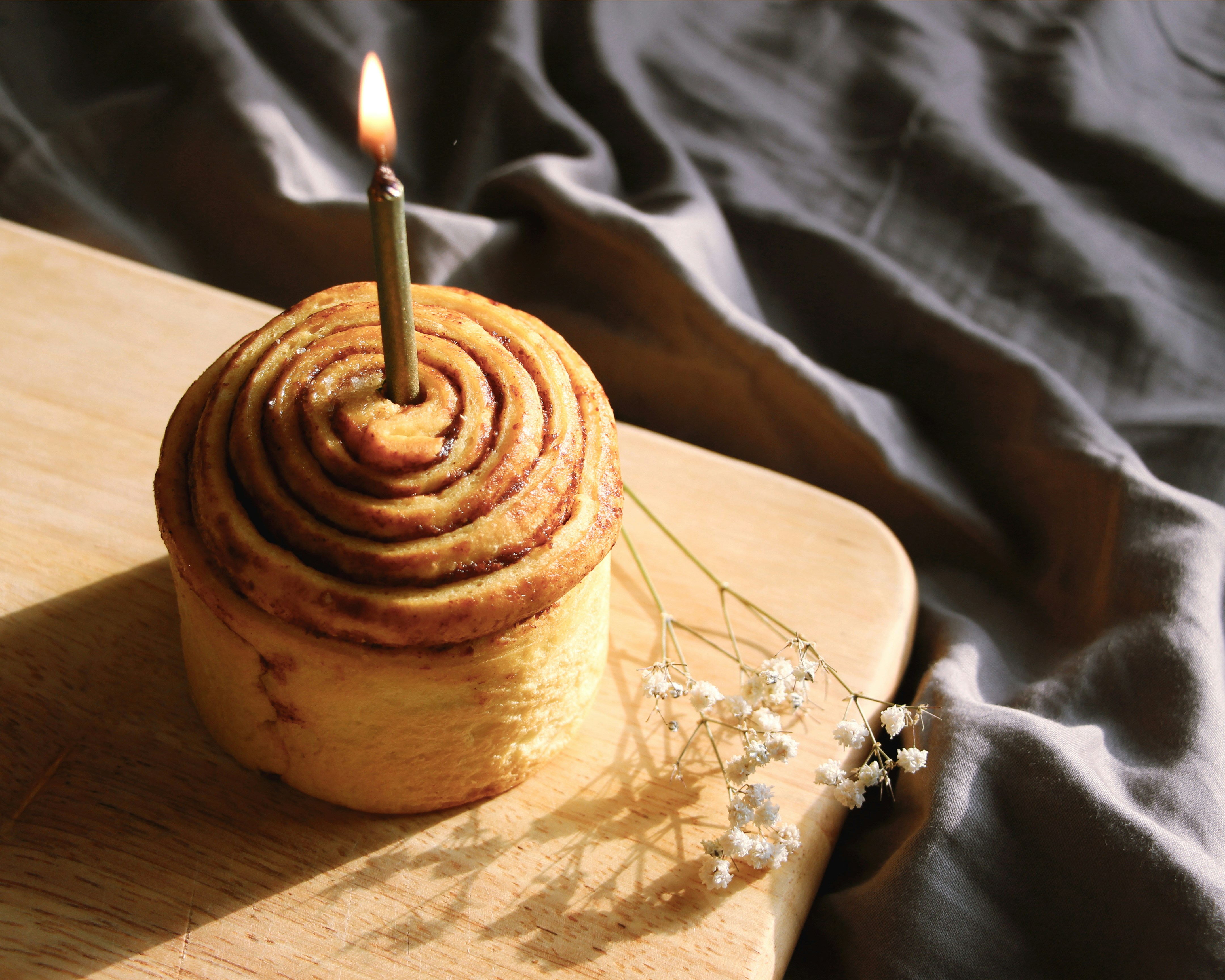 Brown cupcake on brown paper photo – Free Food Image on Unsplash