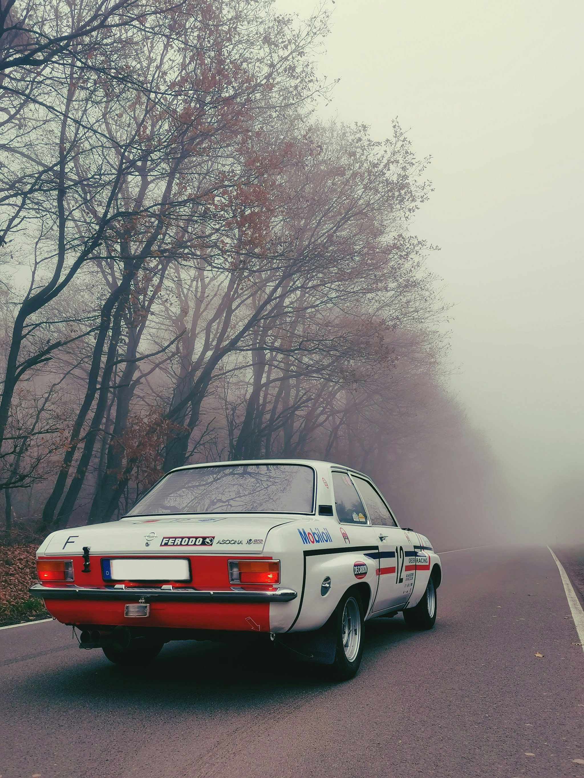 Chevrolet Camaro blanche et rouge sur route photo – Photo Auto Gratuite ...