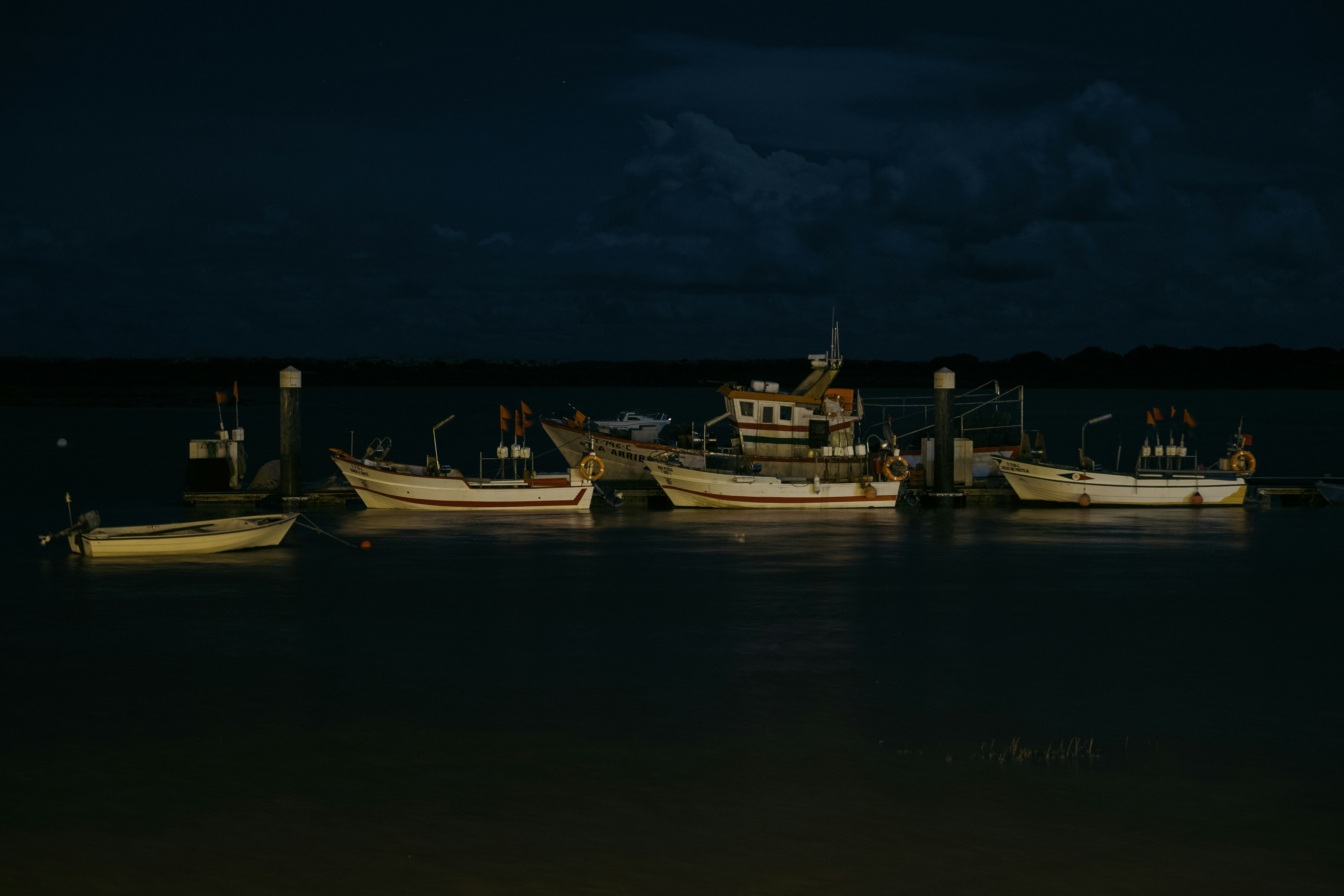 Night Eagle Boats Pictures | Download Free Images on Unsplash