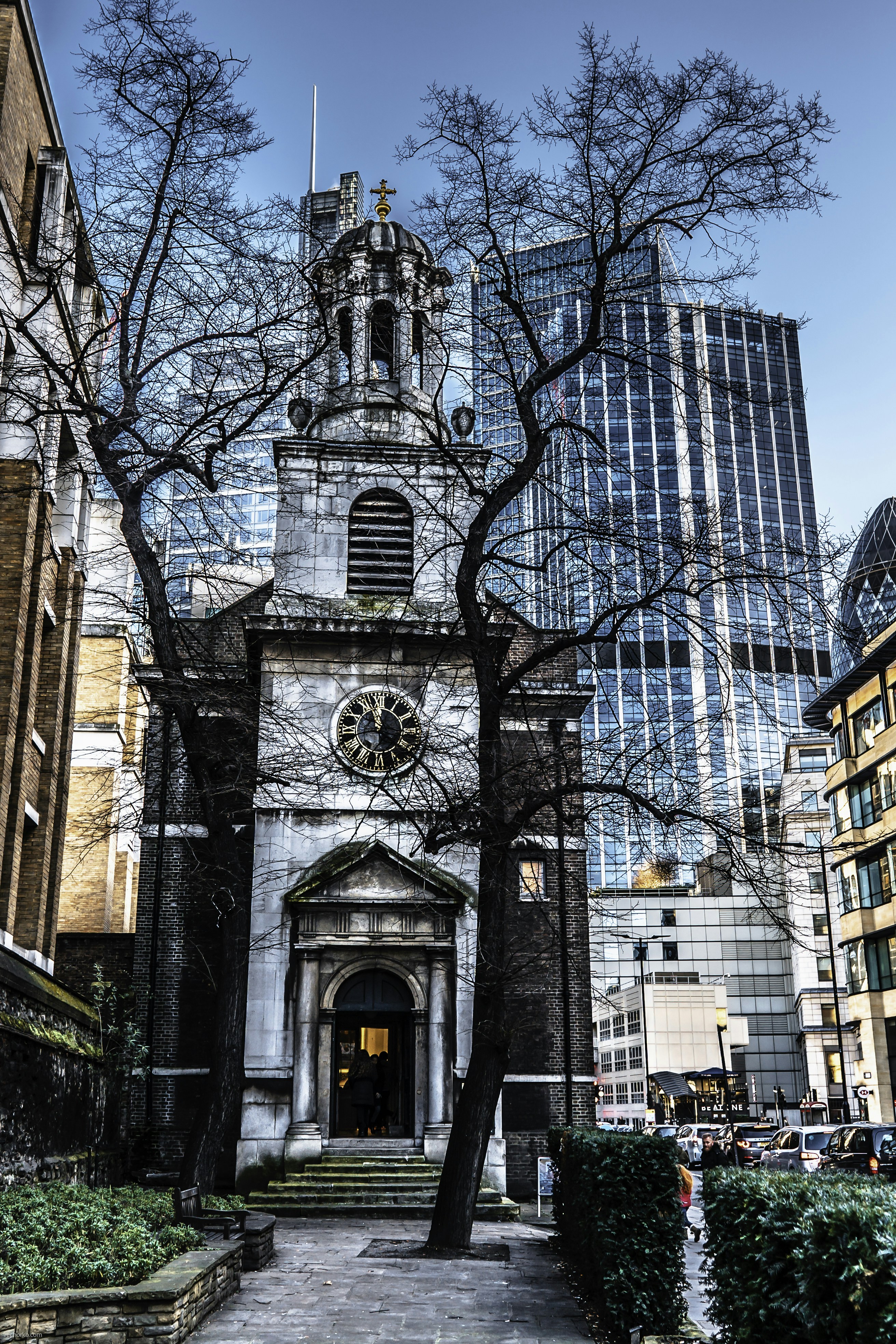 City Clock Courtyard: A Timeworn Façade among Glass Giants