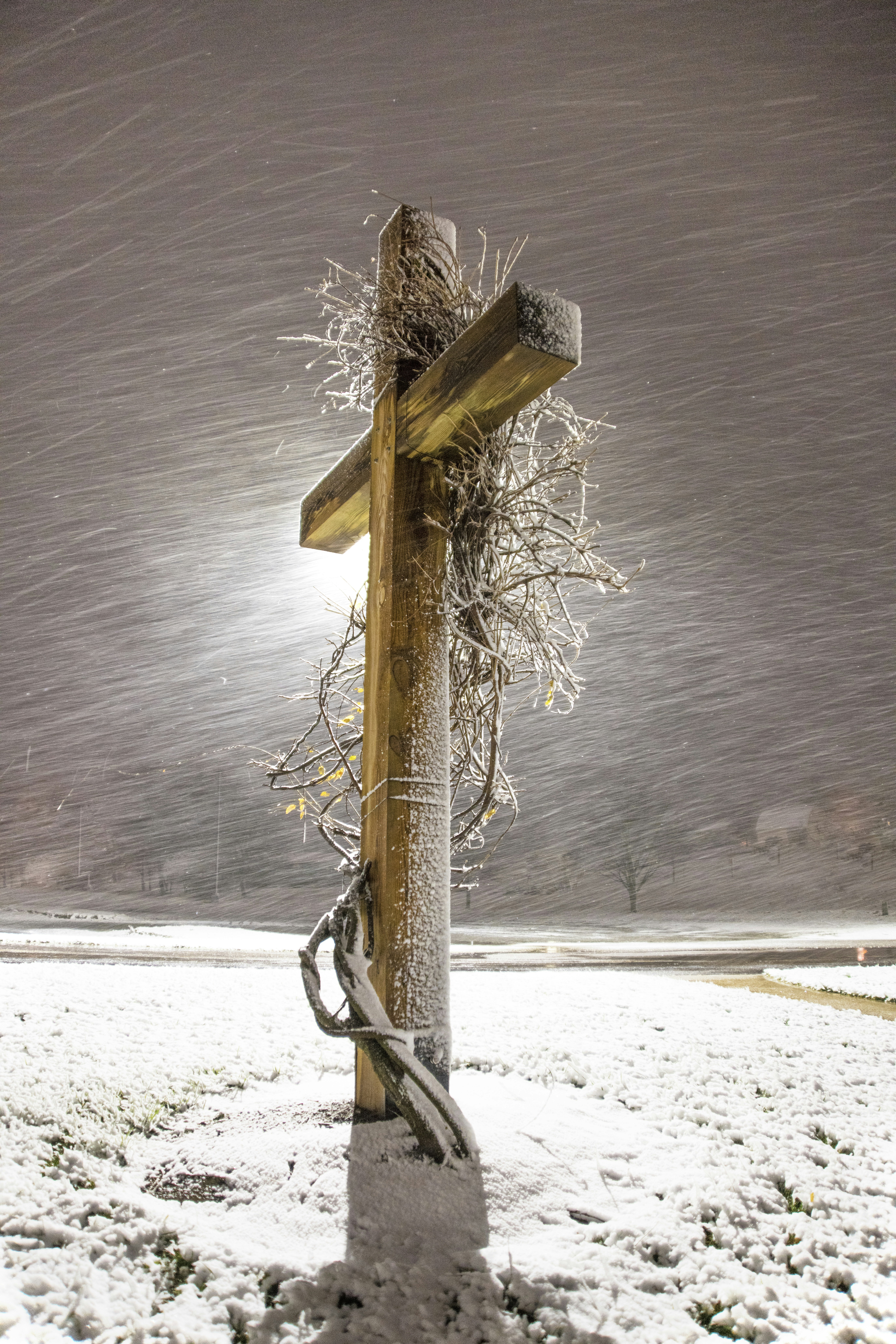 Cross in the Snow: A Night Portrait of Quiet Light