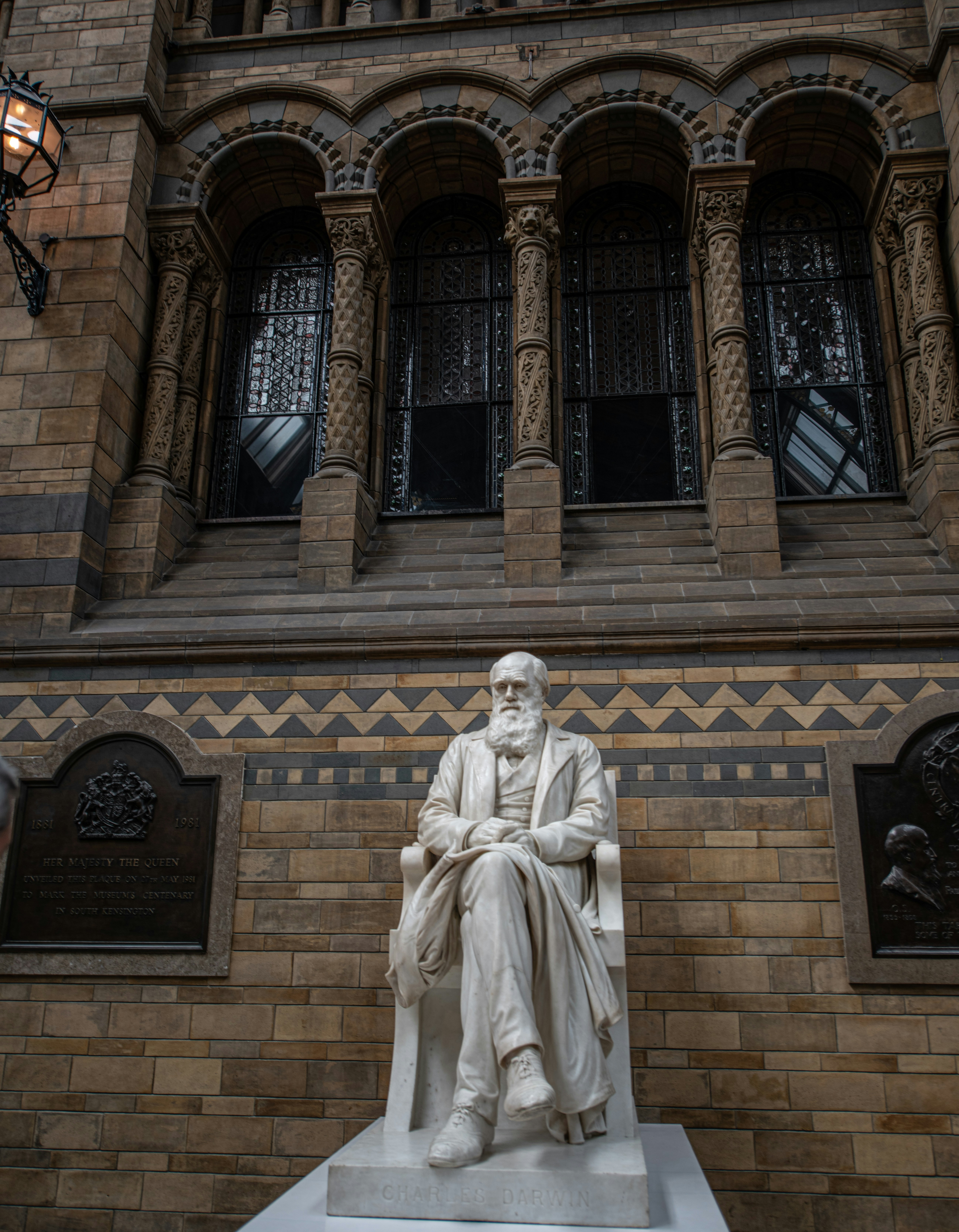 White concrete statue of man photo – Free Human Image on Unsplash