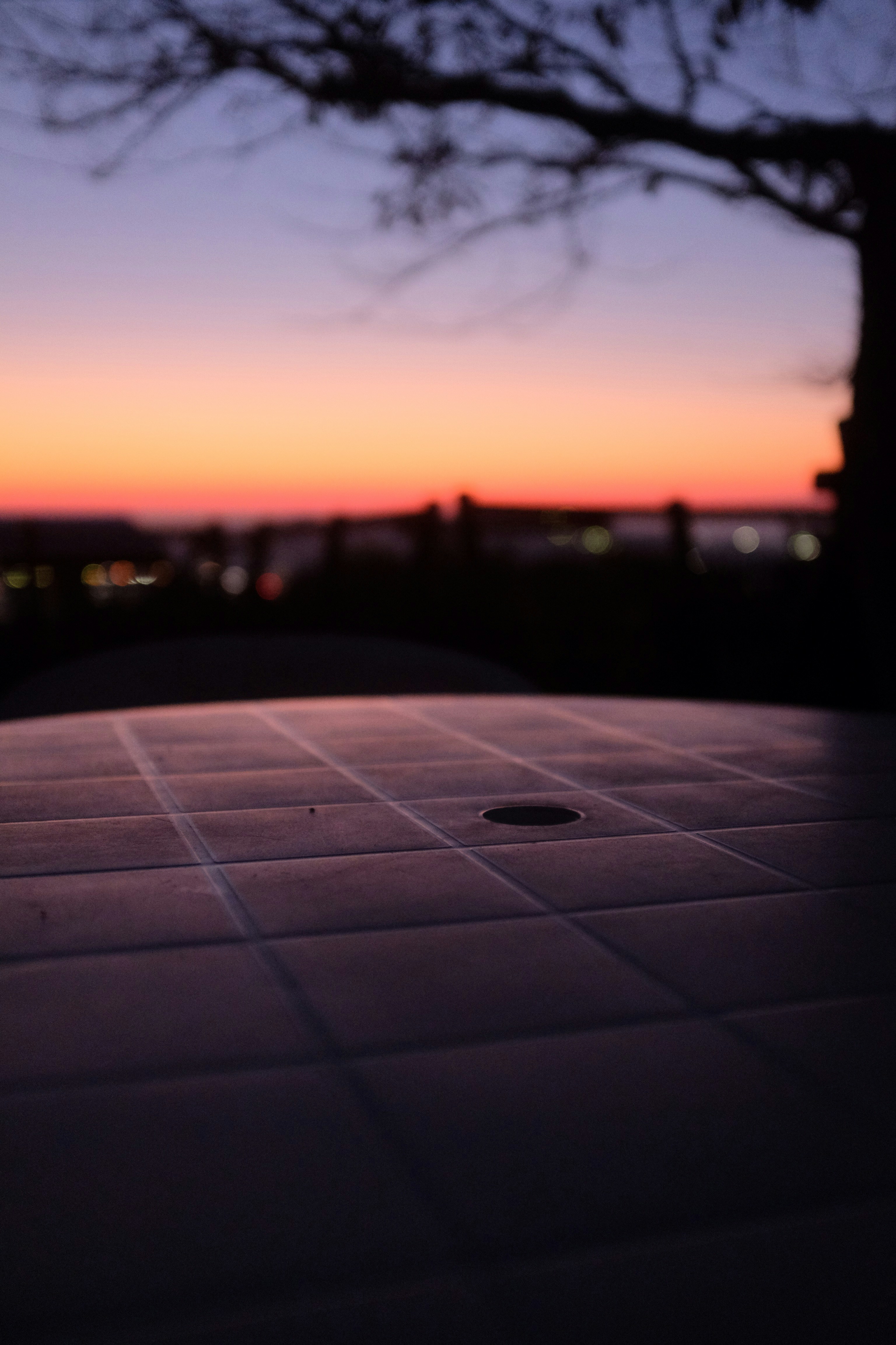 Twilight Tabletop: Emergent Horizon Beyond a Softly Blurred Tile