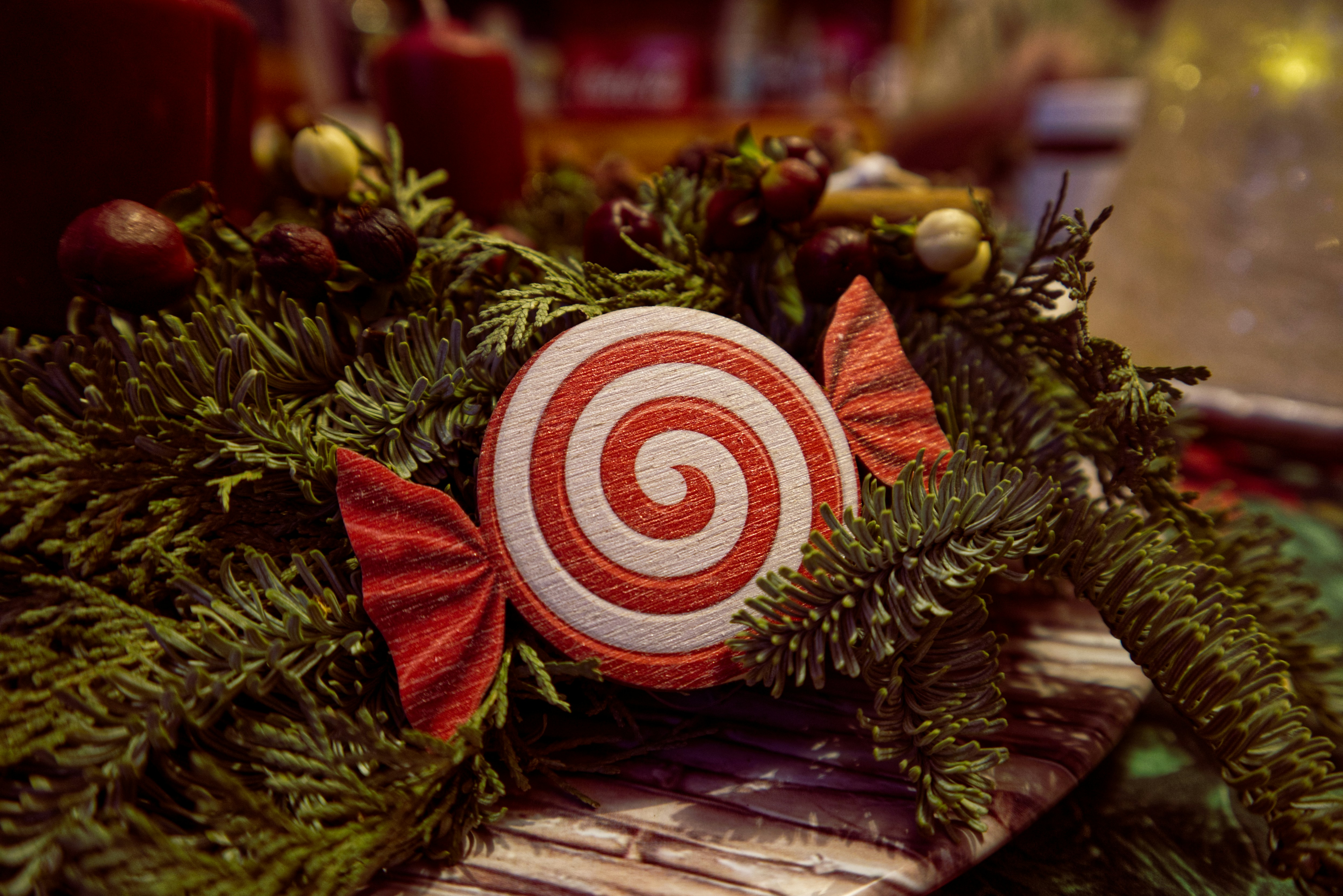 Candy Spiral Centerpiece: Christmas Wreath in Warm Evening Glow